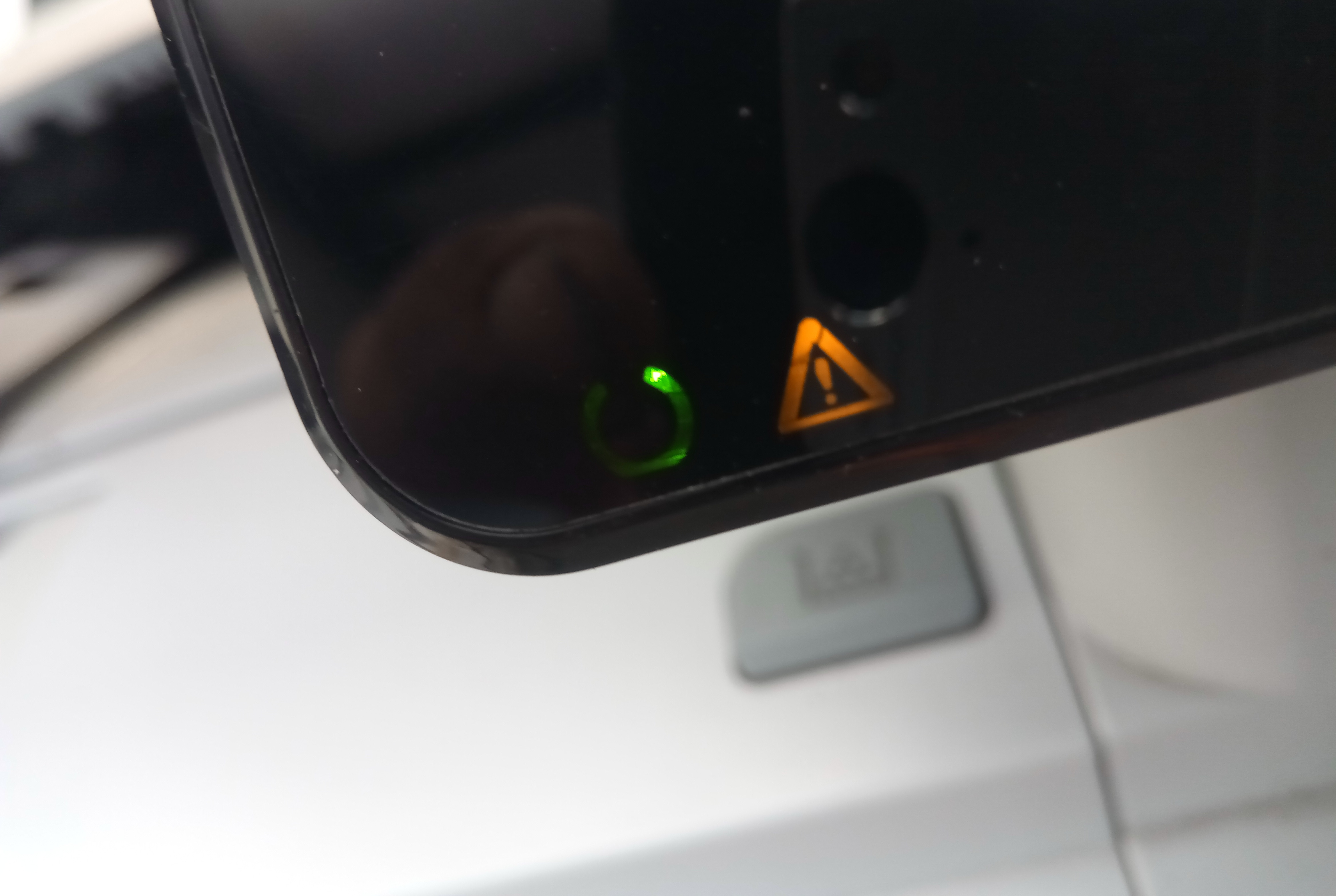 HP M521 nie ładuje menu, LCD ciemny, a na dole w rogu migaja dwa wskaźniki