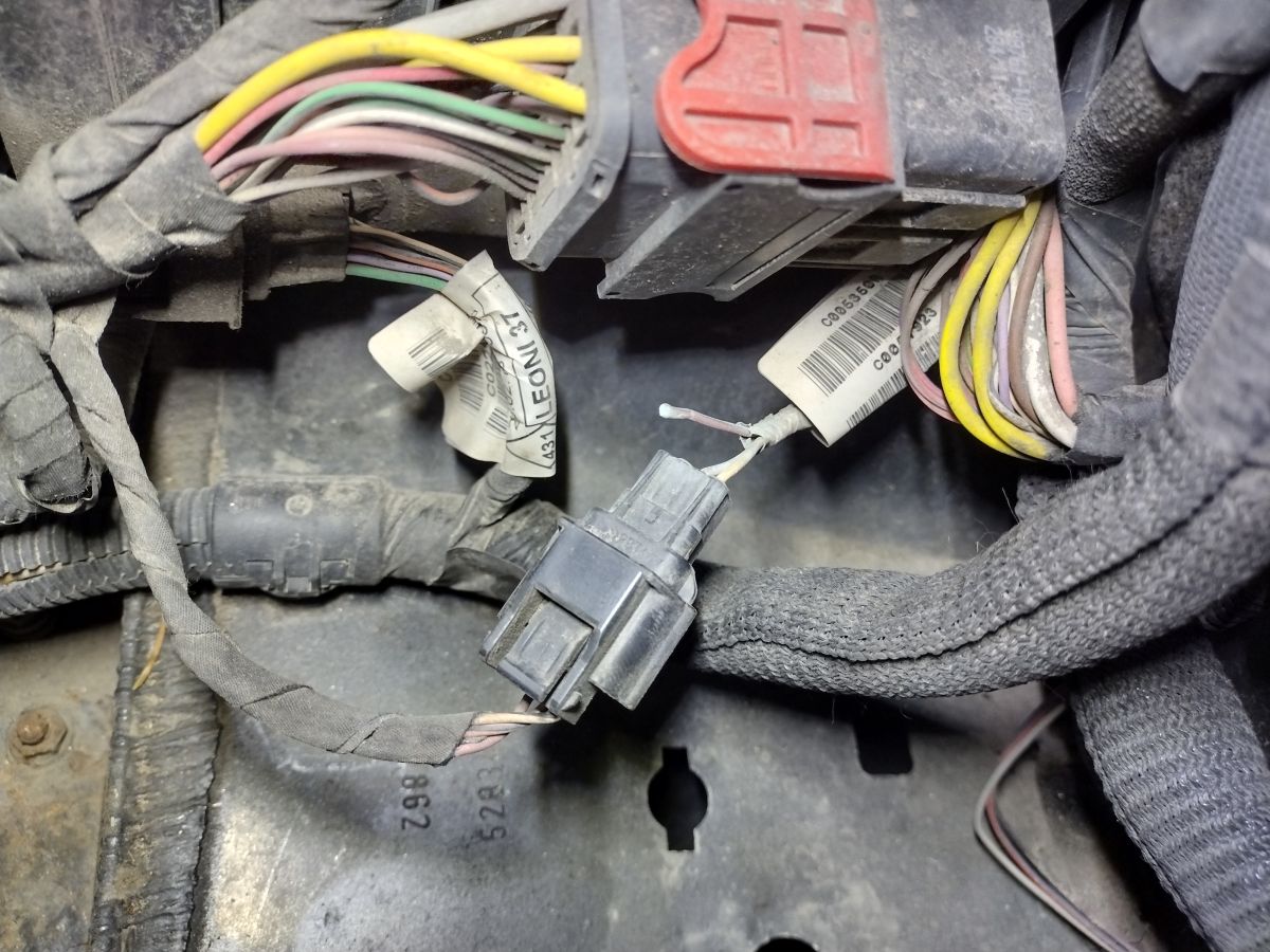 Renault Vivaro - Błędy p1641, p1643, urwany kabel w kostce 3 pinowej