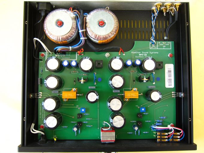 Rudistor dual mono - wzmacniacz buczy na jednym kanale - foto wnętrza