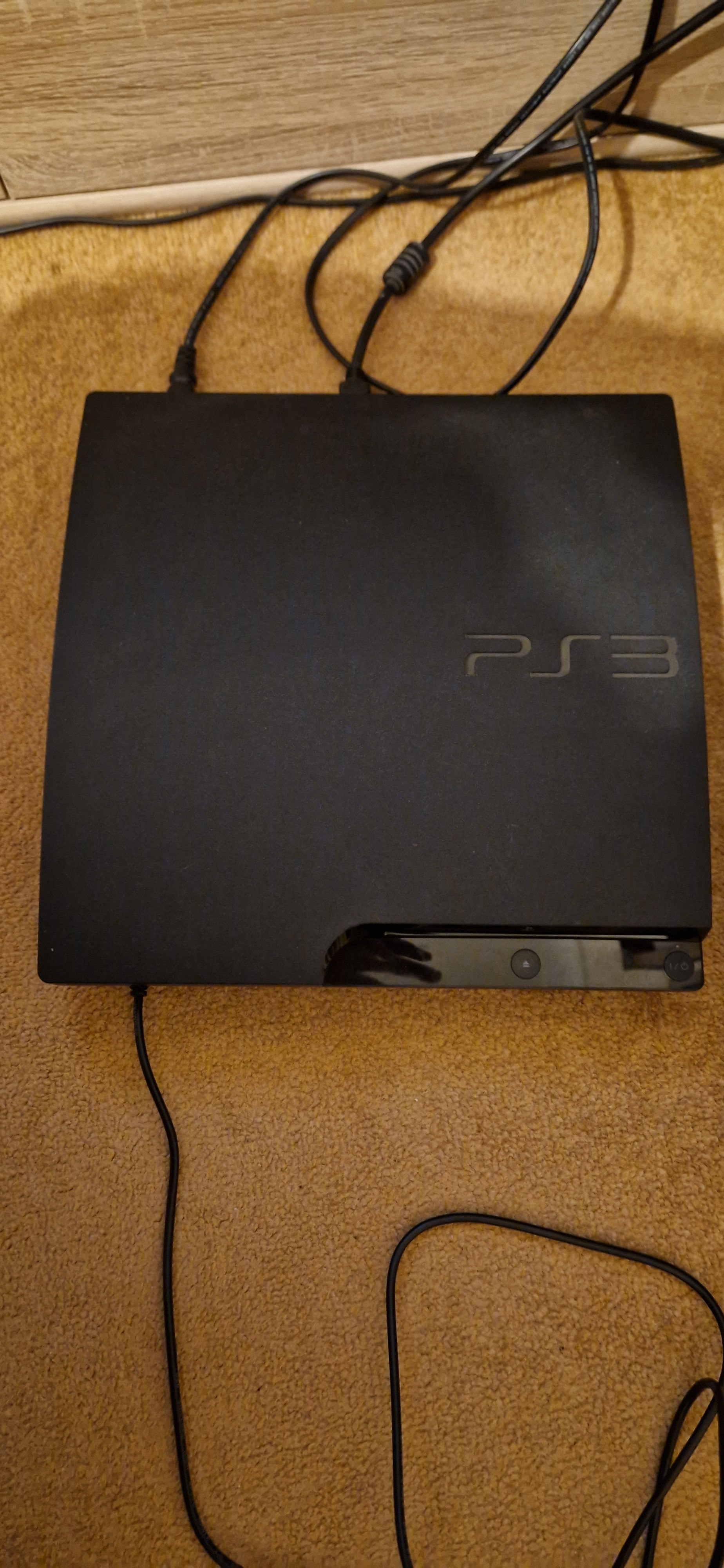 PS3 Slim 3003b zawiesza się i wyłącza przy podnoszeniu tyłu konsoli