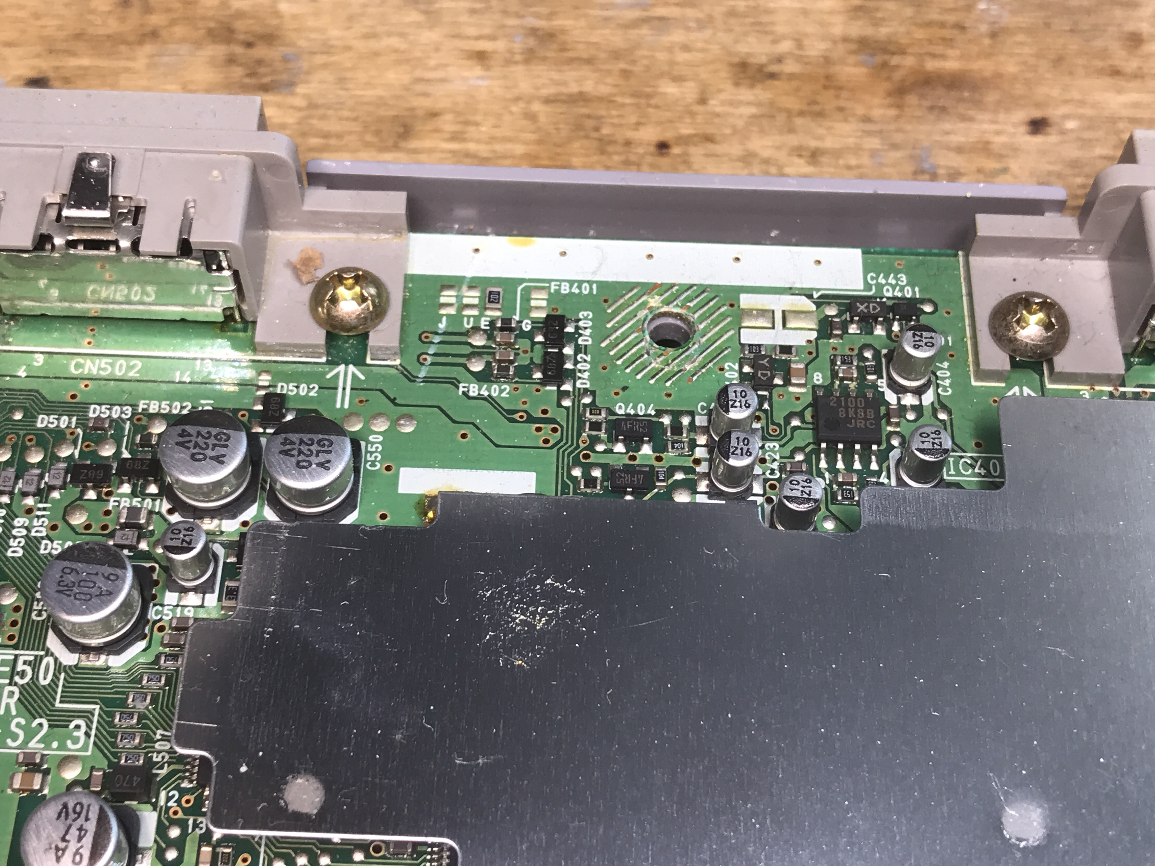 Wnętrze konsoli PlayStation SCPH-7502 (dodatkowo wnętrze pada)