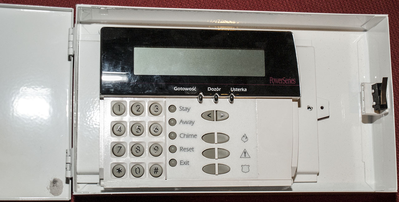 [Sprzedam] Kompletny alarm z centralką DSC PC5020 i 6 czujkami