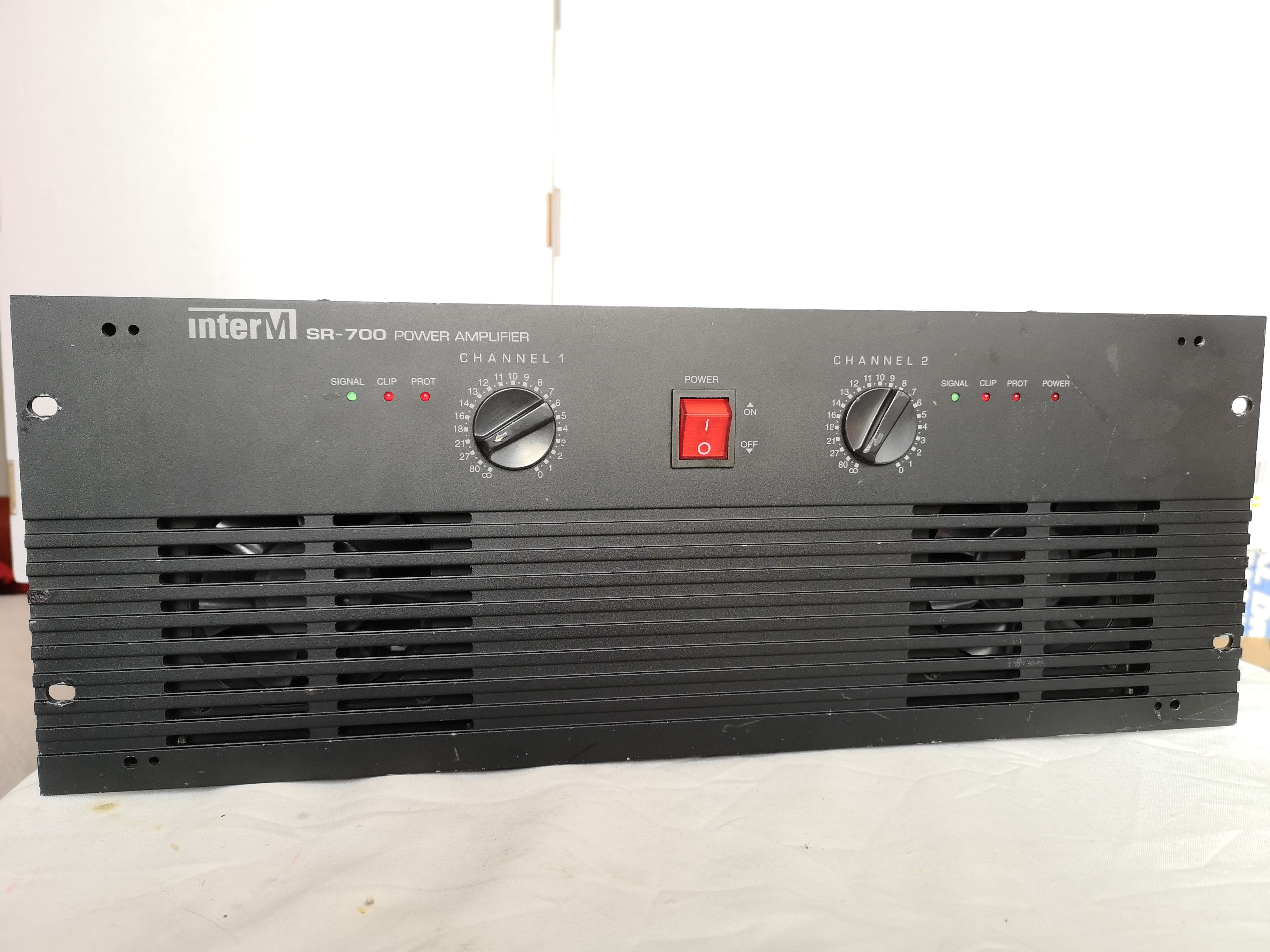 [Sprzedam] Końcówka mocy Inter M SR-700 - 2x350W/4 om, 2x200W/8 om, 700W/8 om