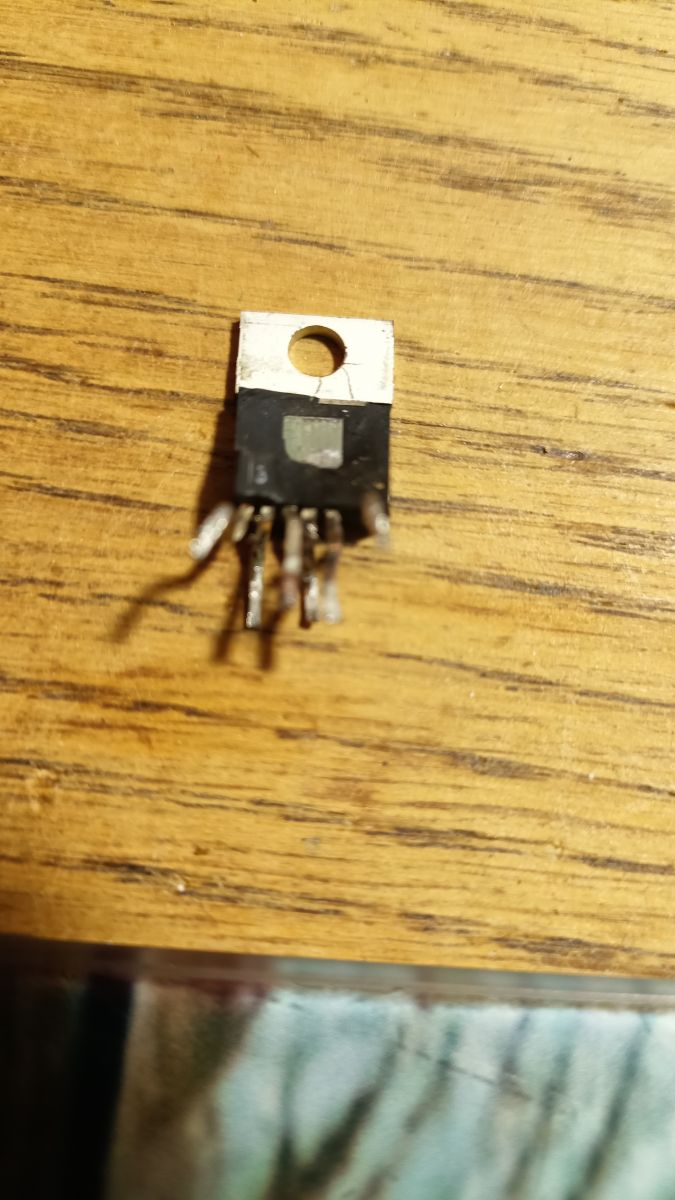 Szukam schematu lub informacji o elemencie IC602 w projektorze BenQ PB 8250