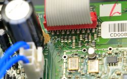 [Rozwiązano] Boston MicroSystem CD - Głośny stuk przy włączaniu ...