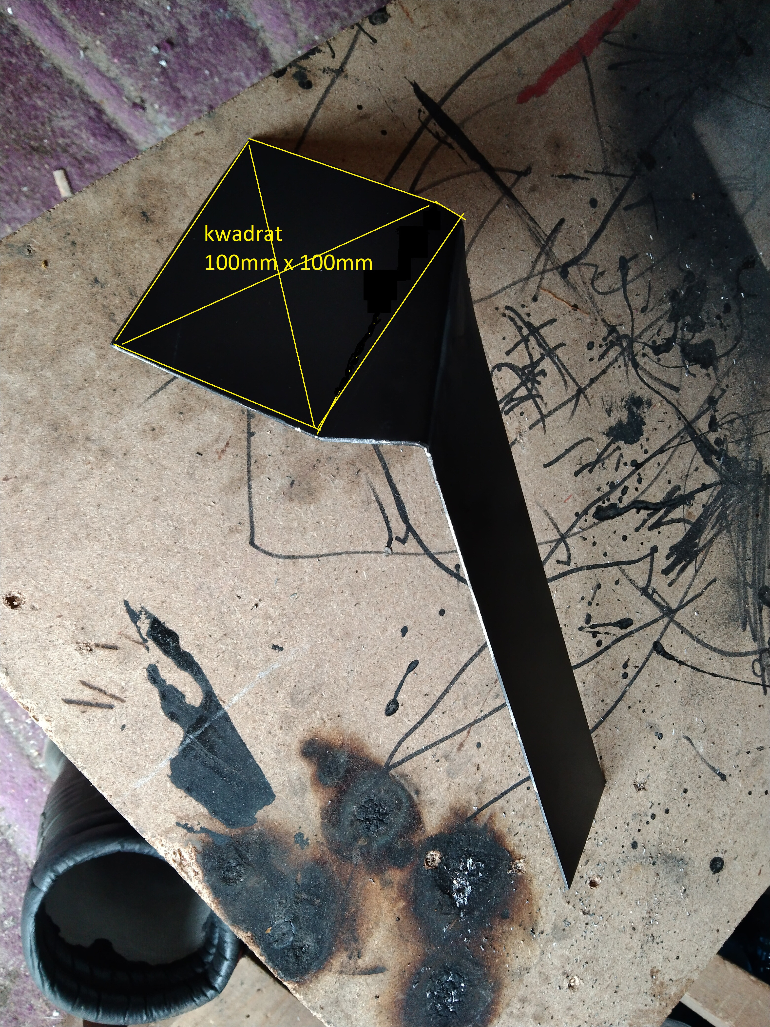 Pomoc w zwymiarowaniu i wycięciu elementu z blachy 2mm: widok z góry ...