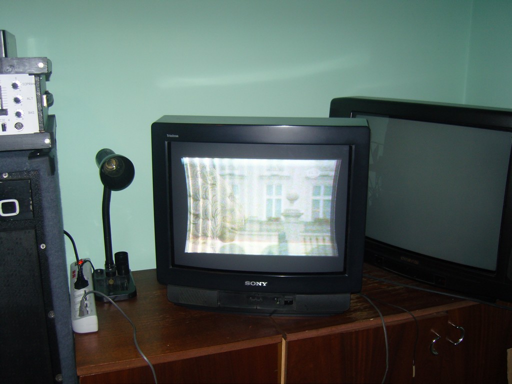 Sony KV-M2100K - Obraz zwęża się i zanika po kilku minutach działania