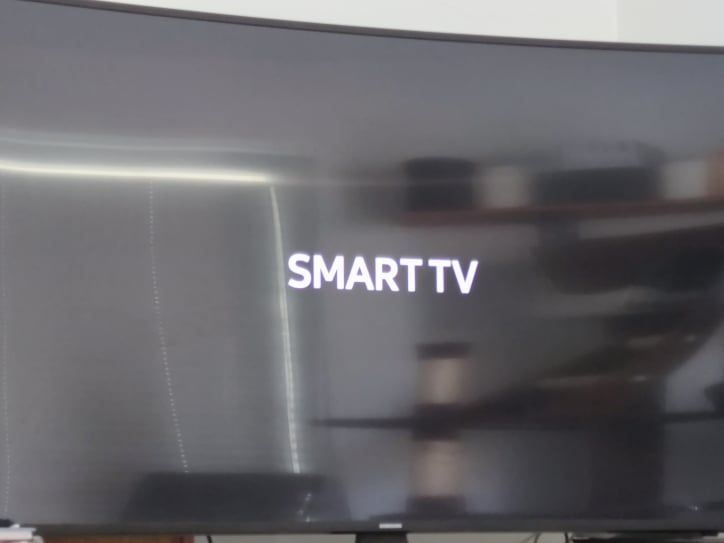 Samsung UE55KU6100W - pojawiający się i znikający napis Smart TV