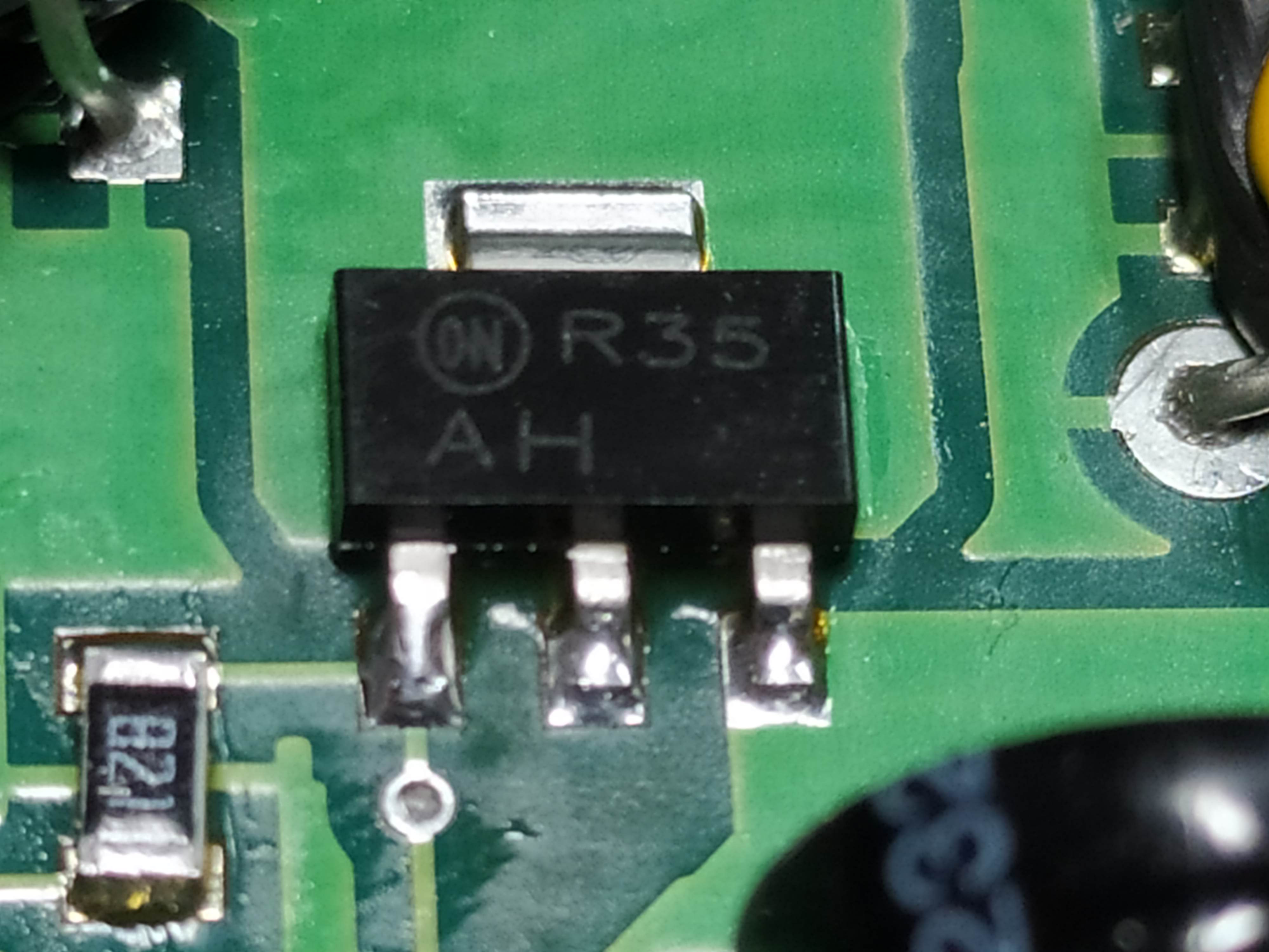 Identyfikacja tranzystora AH R35 w układzie zasilania ciągnika