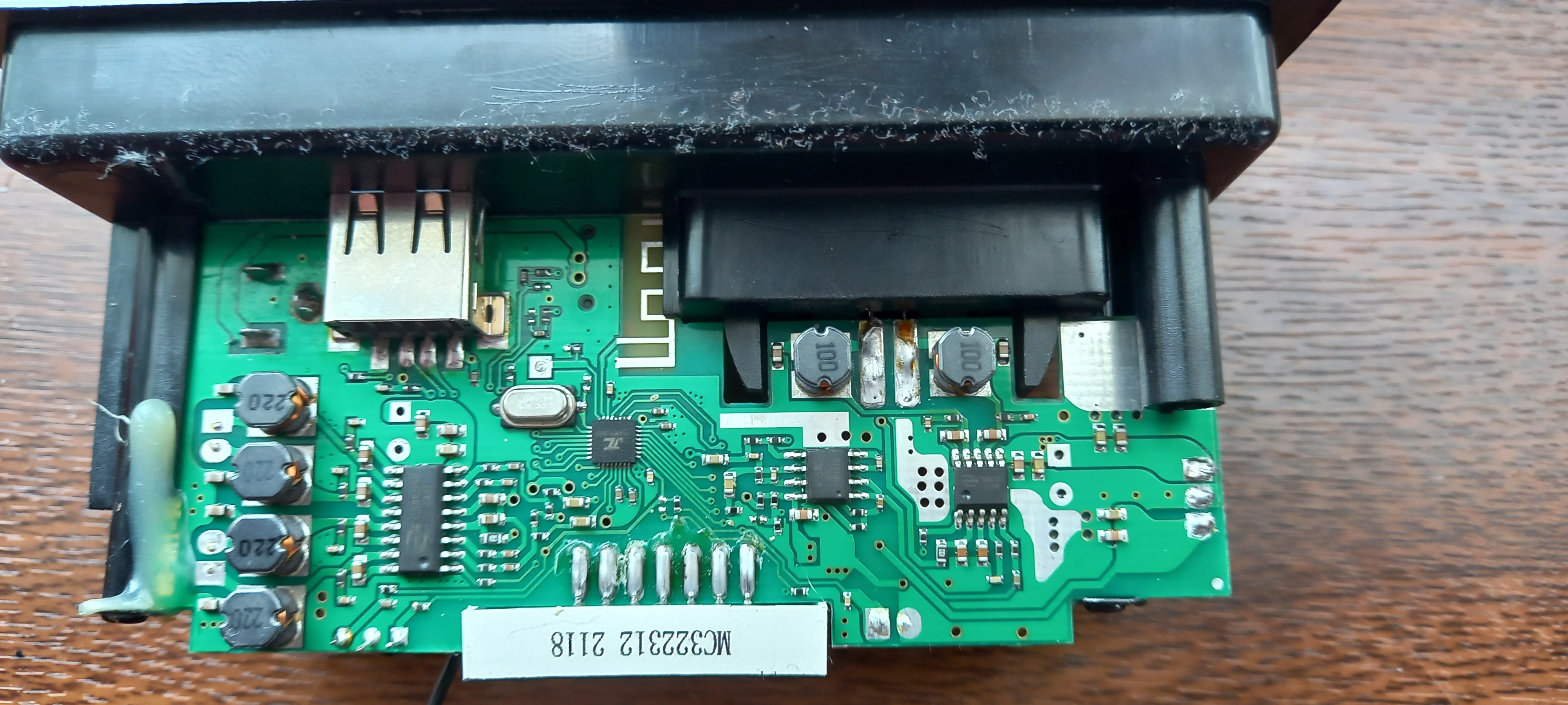 Iskrzenie przy podłączeniu zasilacza do soundbara Omega OG87B - naprawa ...