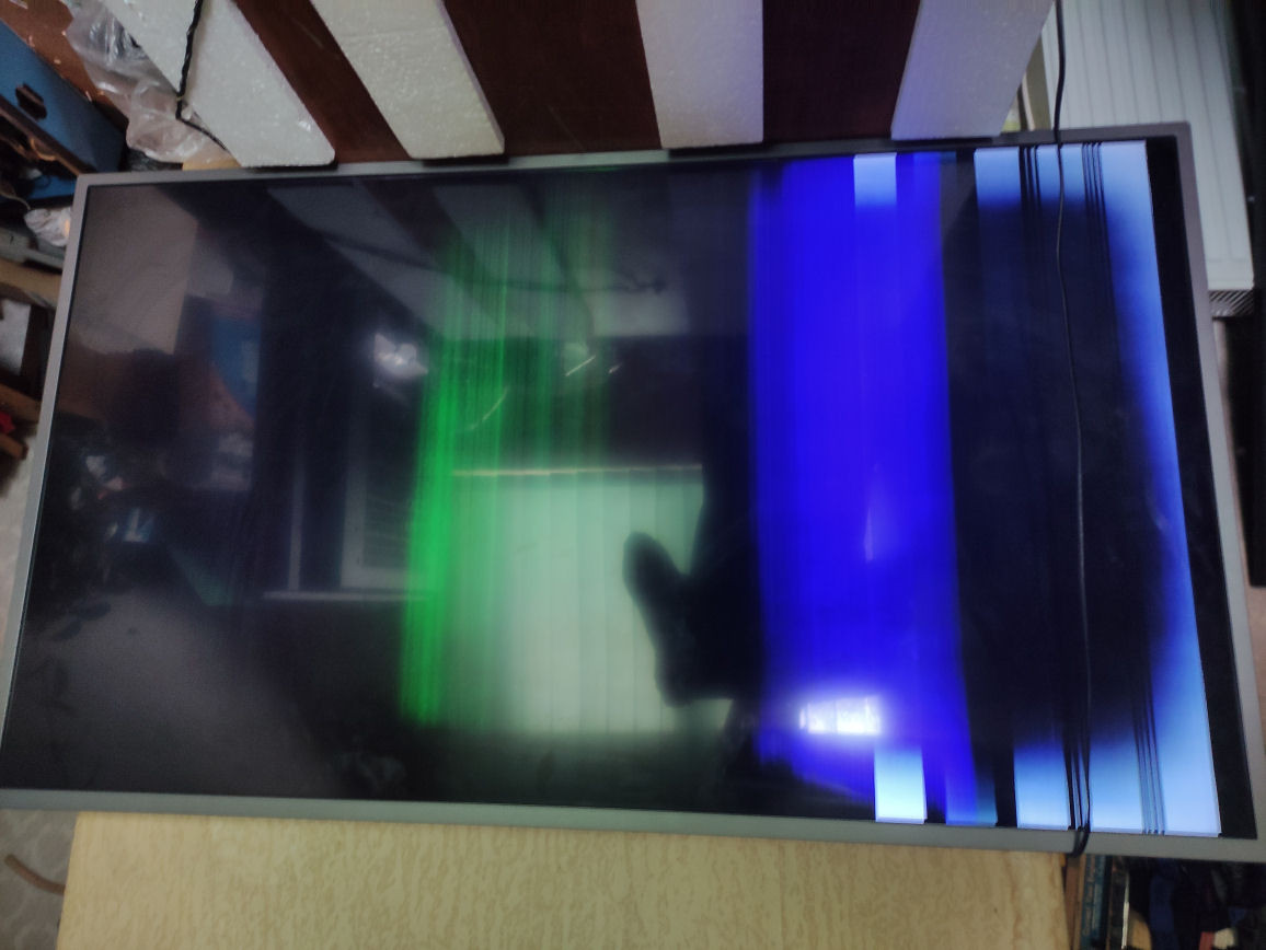 [Rozwiązano] Philips 50PUS6262 - kolorowe pasy, niby matryca, ale...