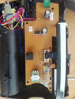 Philips AE2160 - Zakłócenia odbioru po zwiększeniu poziomu głośności