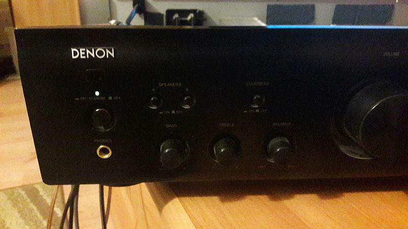 Wzmacniacz Denon PMA-710AE - Wyłącza się i włącza - pstrykają przekaźniki