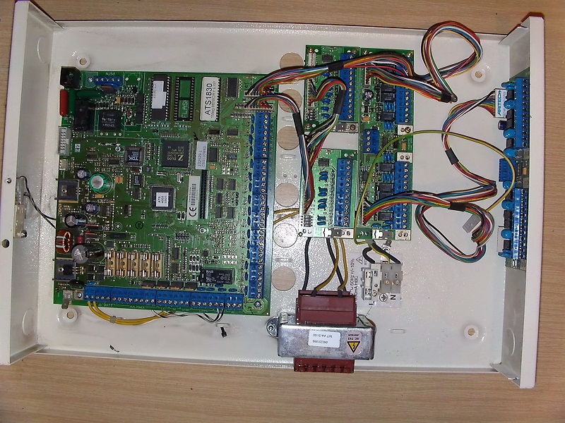 [Sprzedam] Centralę GE Aritech ATS4018 + ATS1201 + ATS1811 + ATS1202 ...