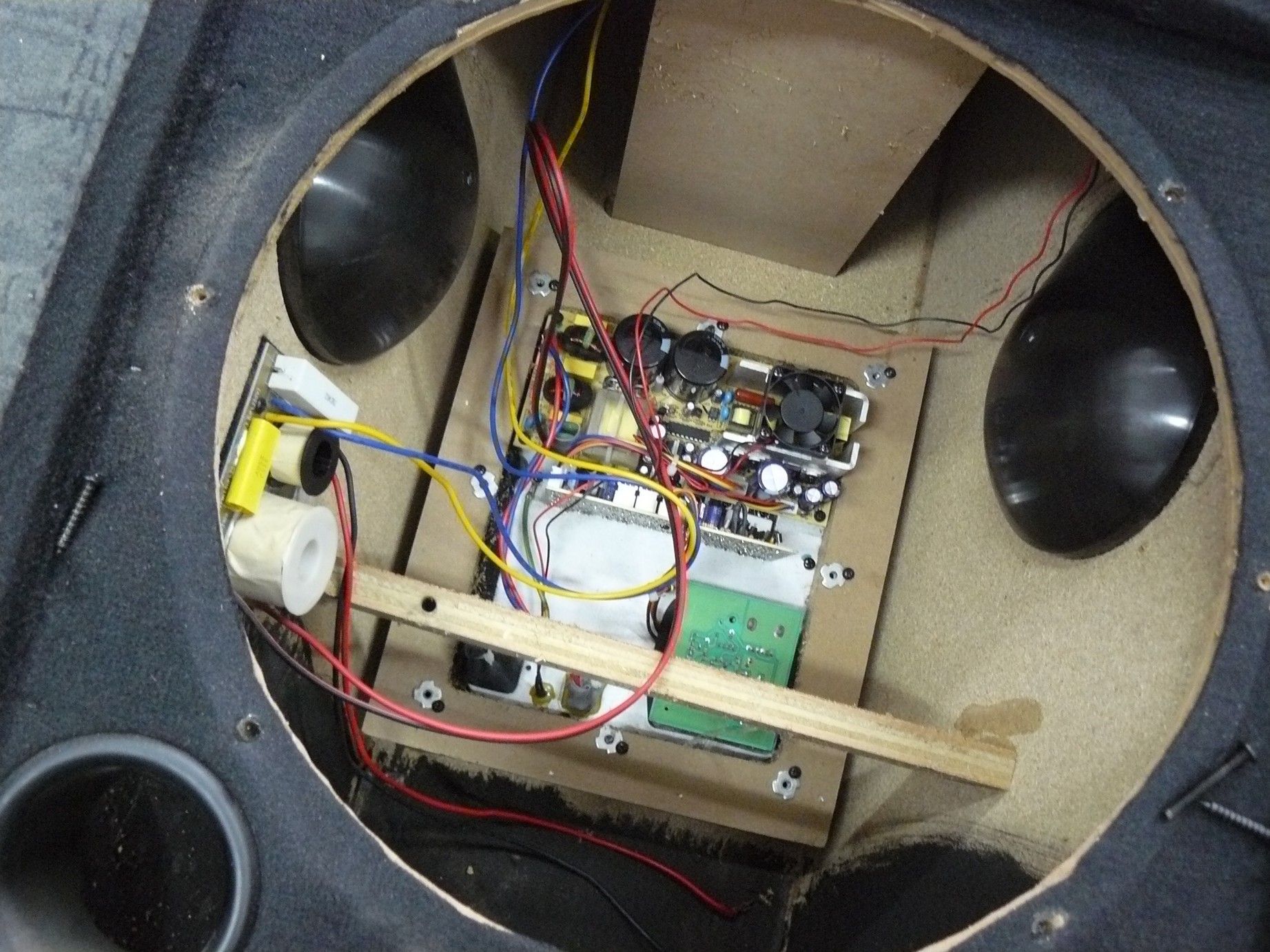 Wharfedale SVP-15P - Analiza parametrów i jakości wykonania kolumny ...