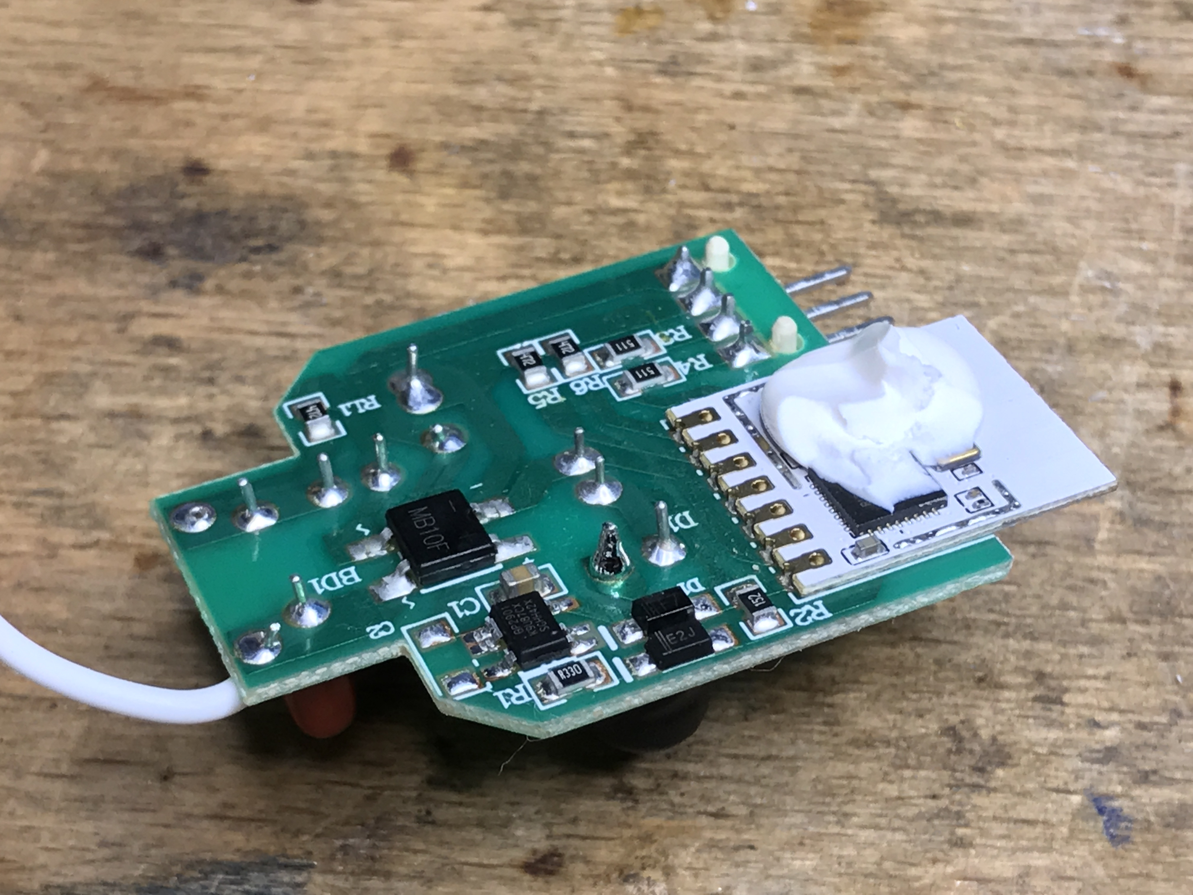 [BK7231T/WB2L] LSC Action CW 3000272 970715 v1.1 LED E27 version WB2L