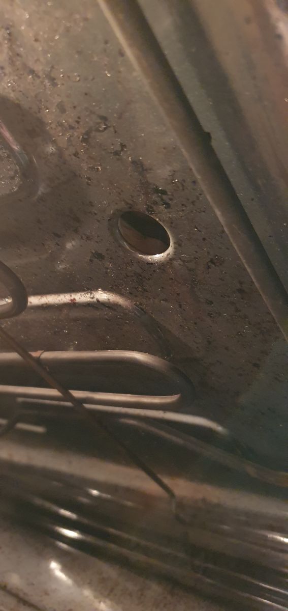 Mastercook M5EX 6OI43 - smród spalonego plastiku podczas pieczenia