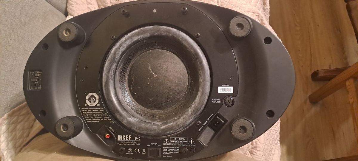 Jak otworzyć subwoofer KEF E2? Problem z demontażem.