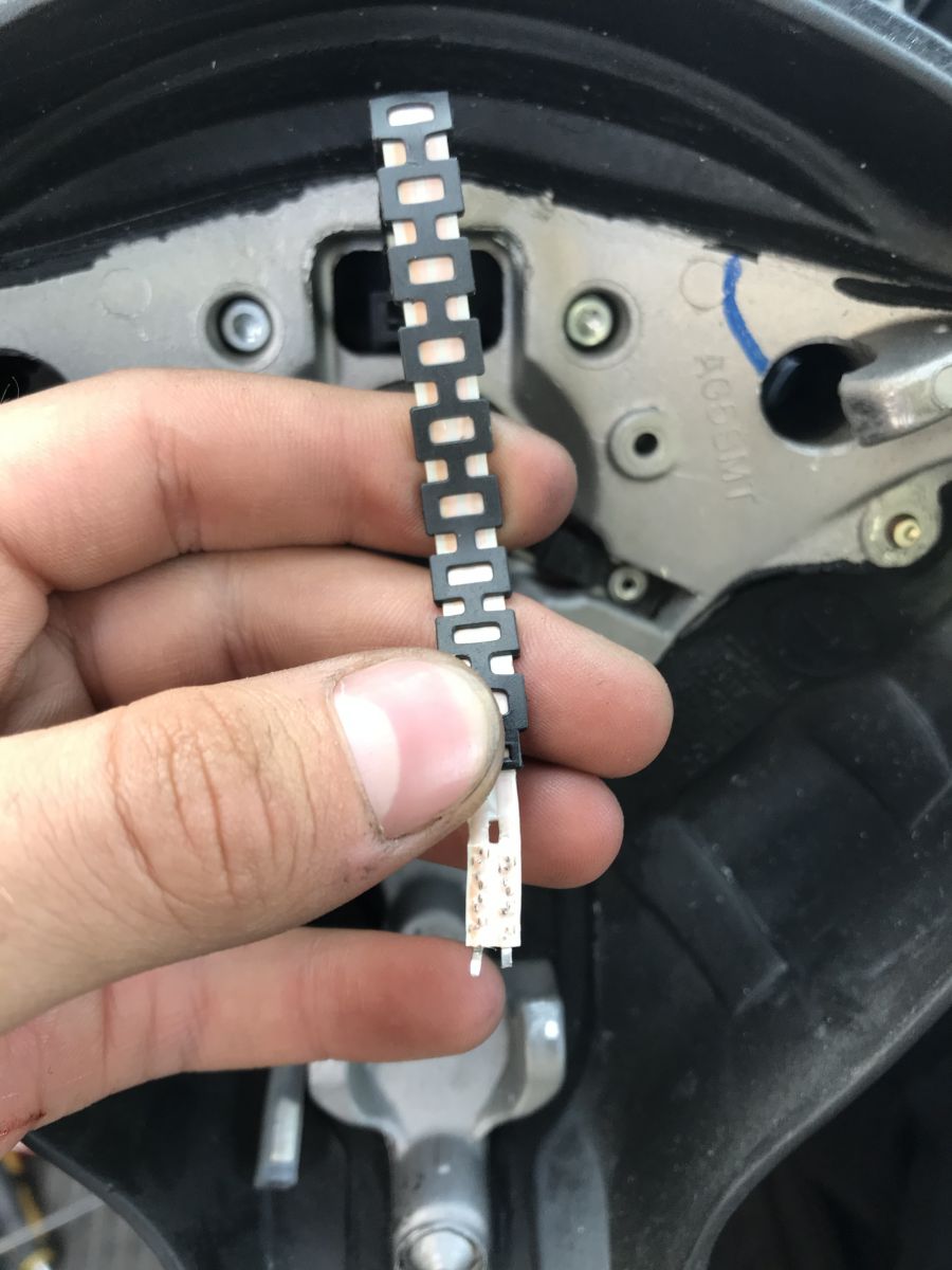 [Rozwiązano] Polo Classic 2001: Jak sprawdzić plus i minus w gniazdach ...