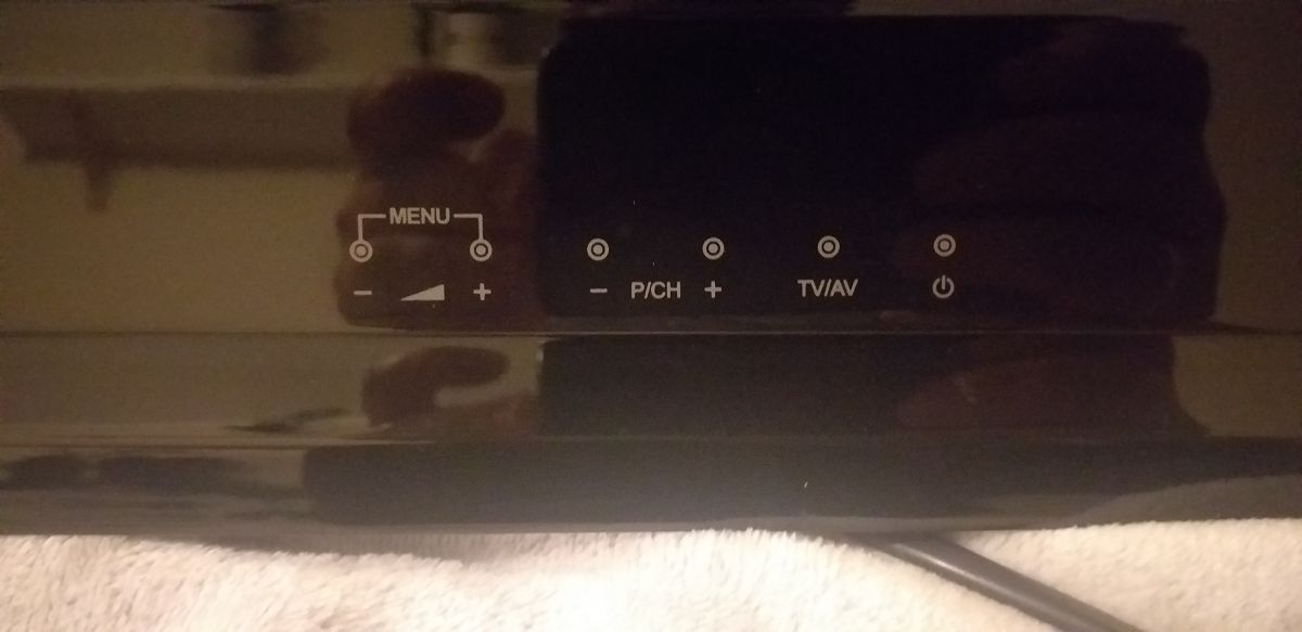 Obsługa menu TV Technika 32L-914 bez pilota - jak to zrobić?