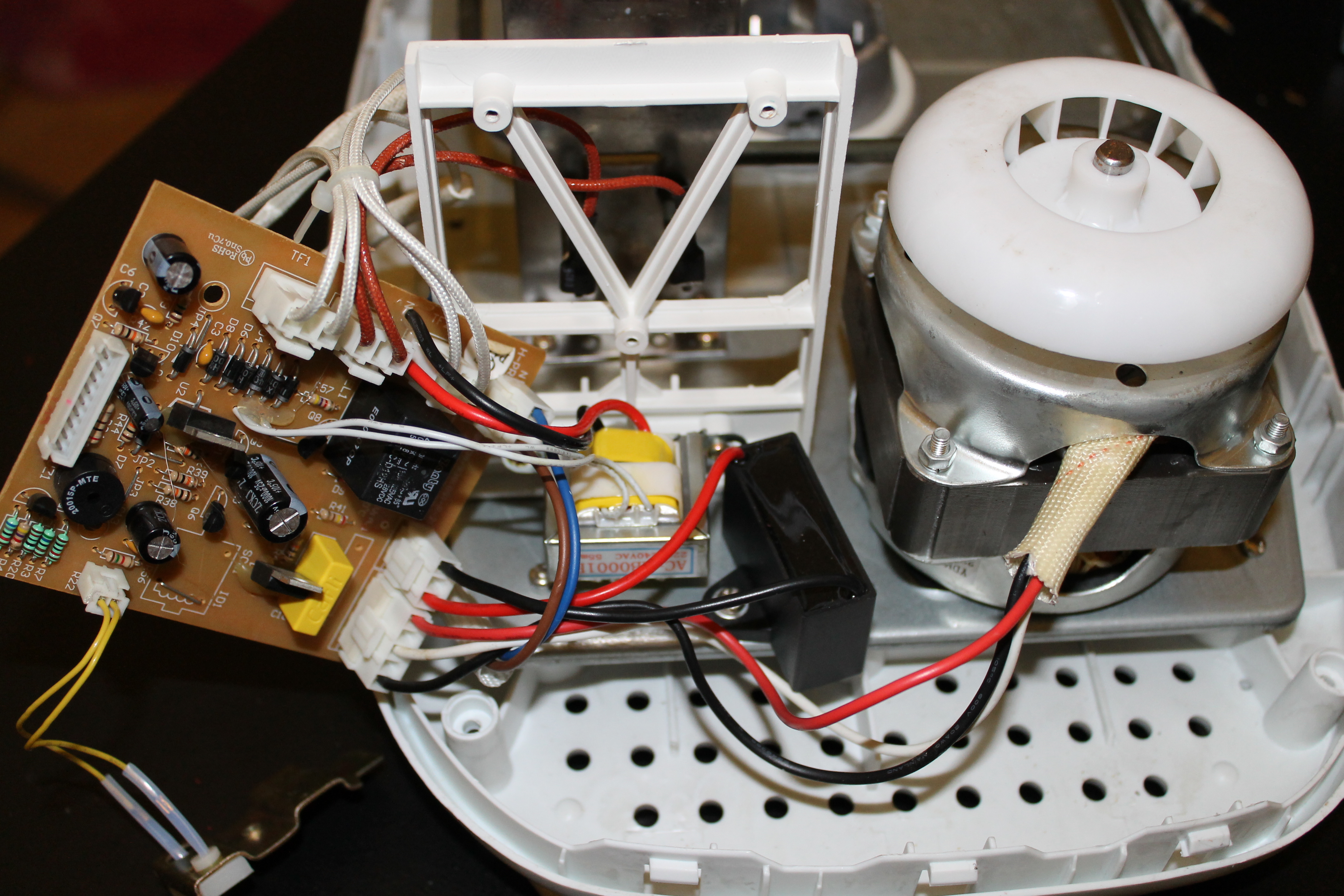 AFK BM-2 - Grzałka nie włącza się, brak warystora w wypiekaczu chleba