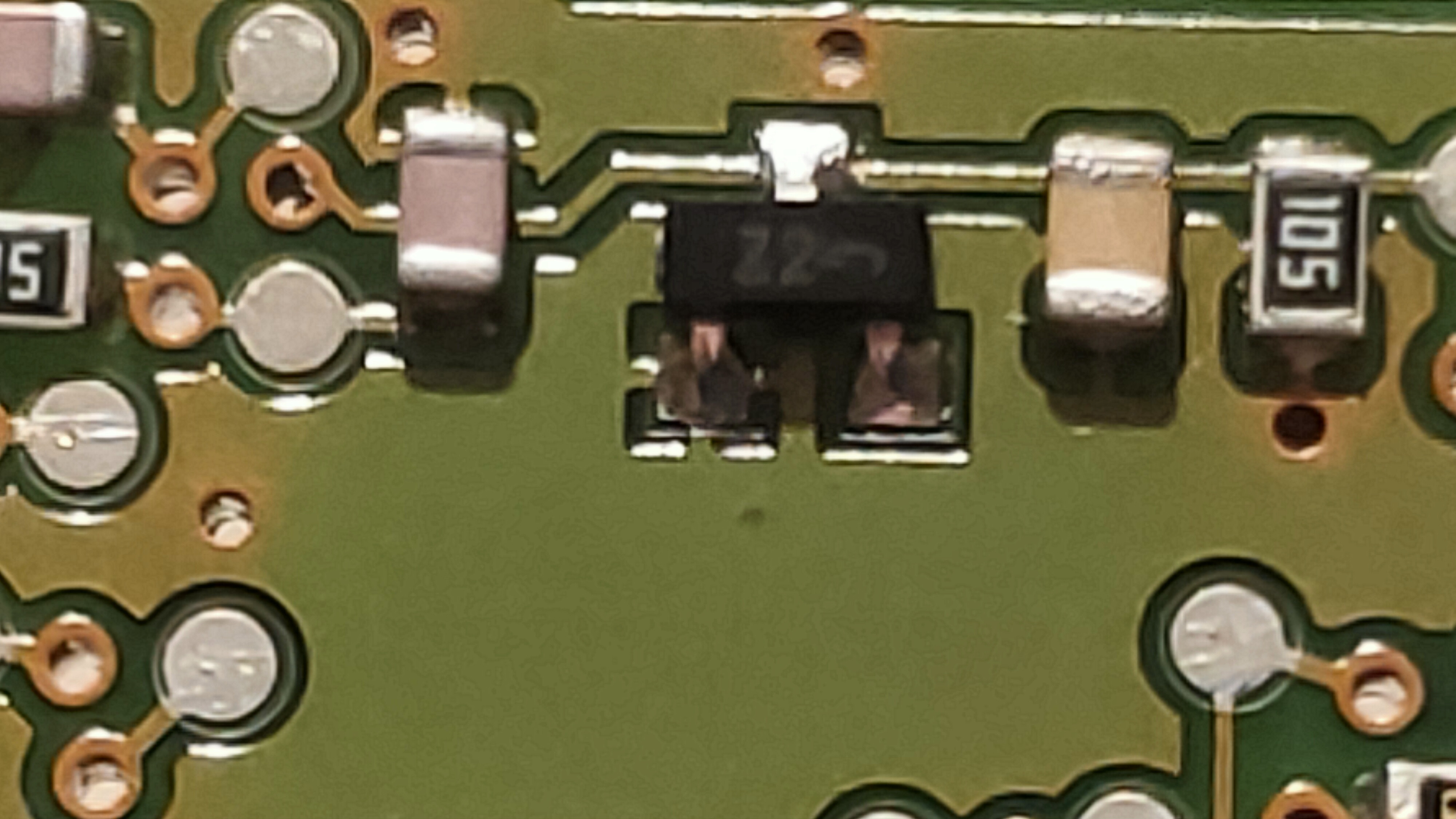 Naprawa ECU Aprilia Atlantic 500: Identyfikacja i wymiana elementu SMD (Z2)
