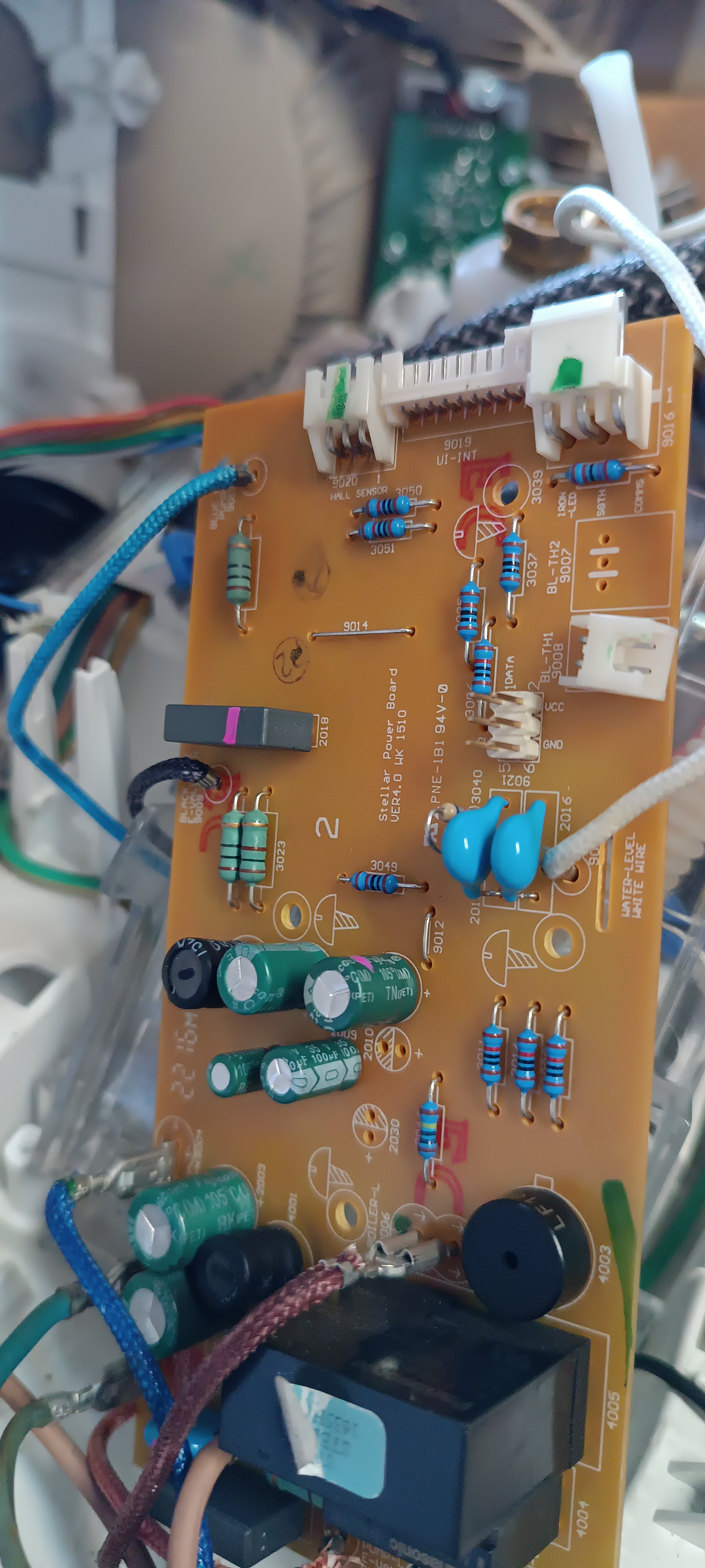 Żelazko Philips GC 9642 - Nie napełnia wodą zbiornika stacji parowej