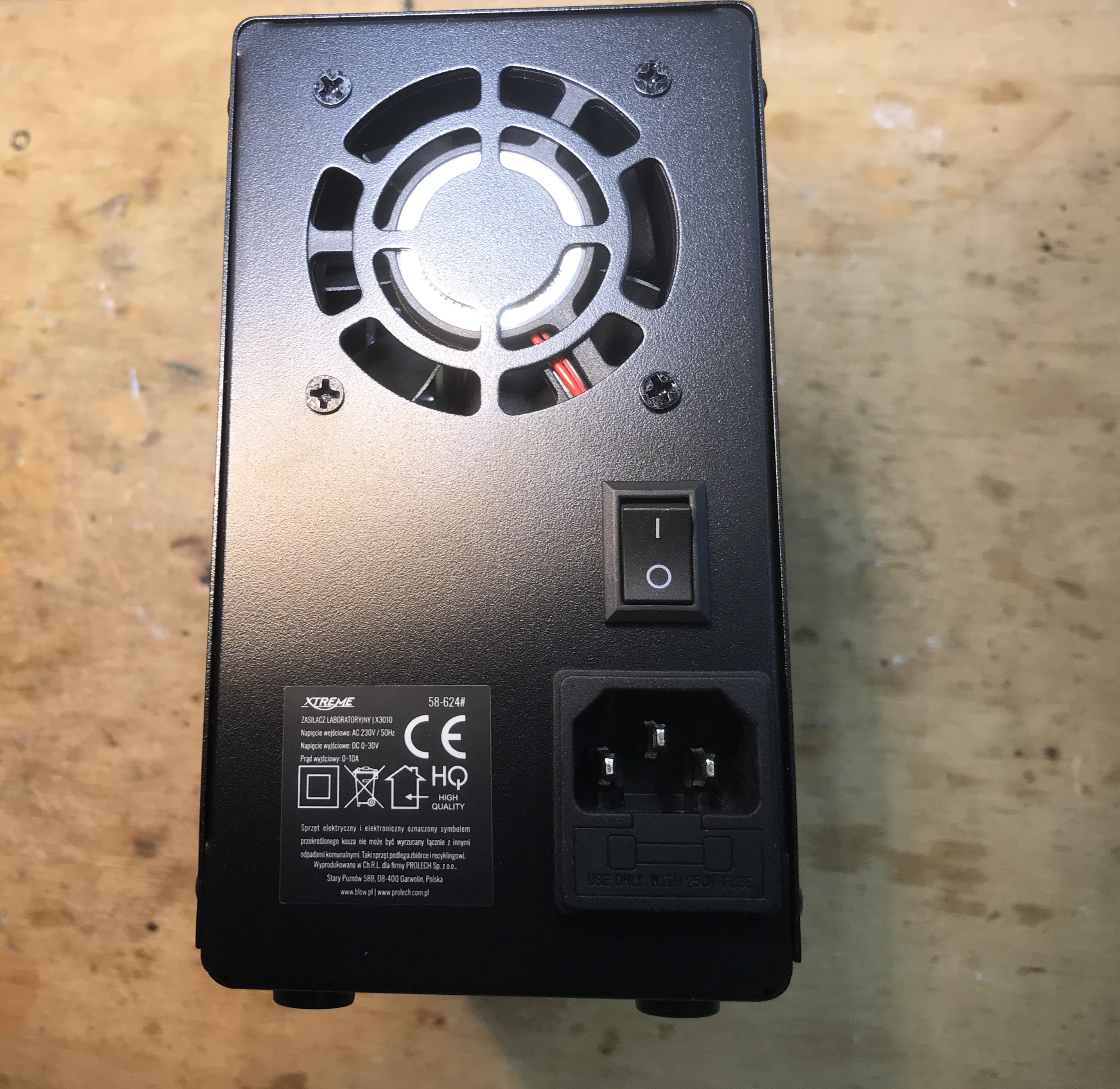 Zasilacz laboratoryjny Xtreme X3010 30V 10A z ograniczeniem prądowym