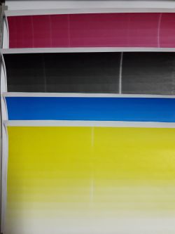 Xerox wc7545 jasne pasy wzdłuż wydruku i przesuniecie druku w kolorze