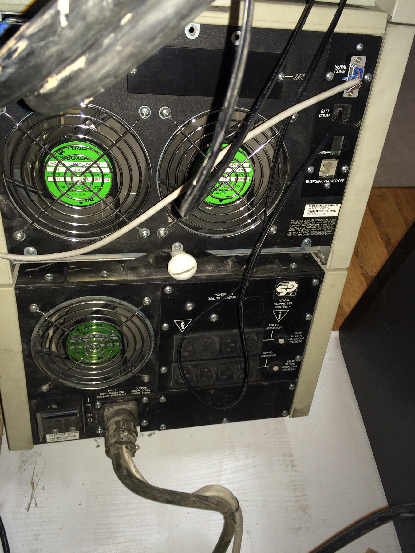 UPS APC Matrix 5000 "no battery communication" po wymianie AKU