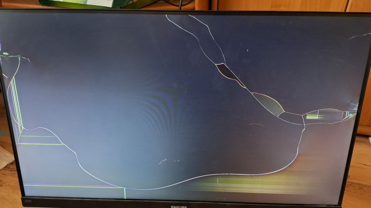 Uszkodzenie matrycy czy elektroniki monitora po podniesieniu za róg?