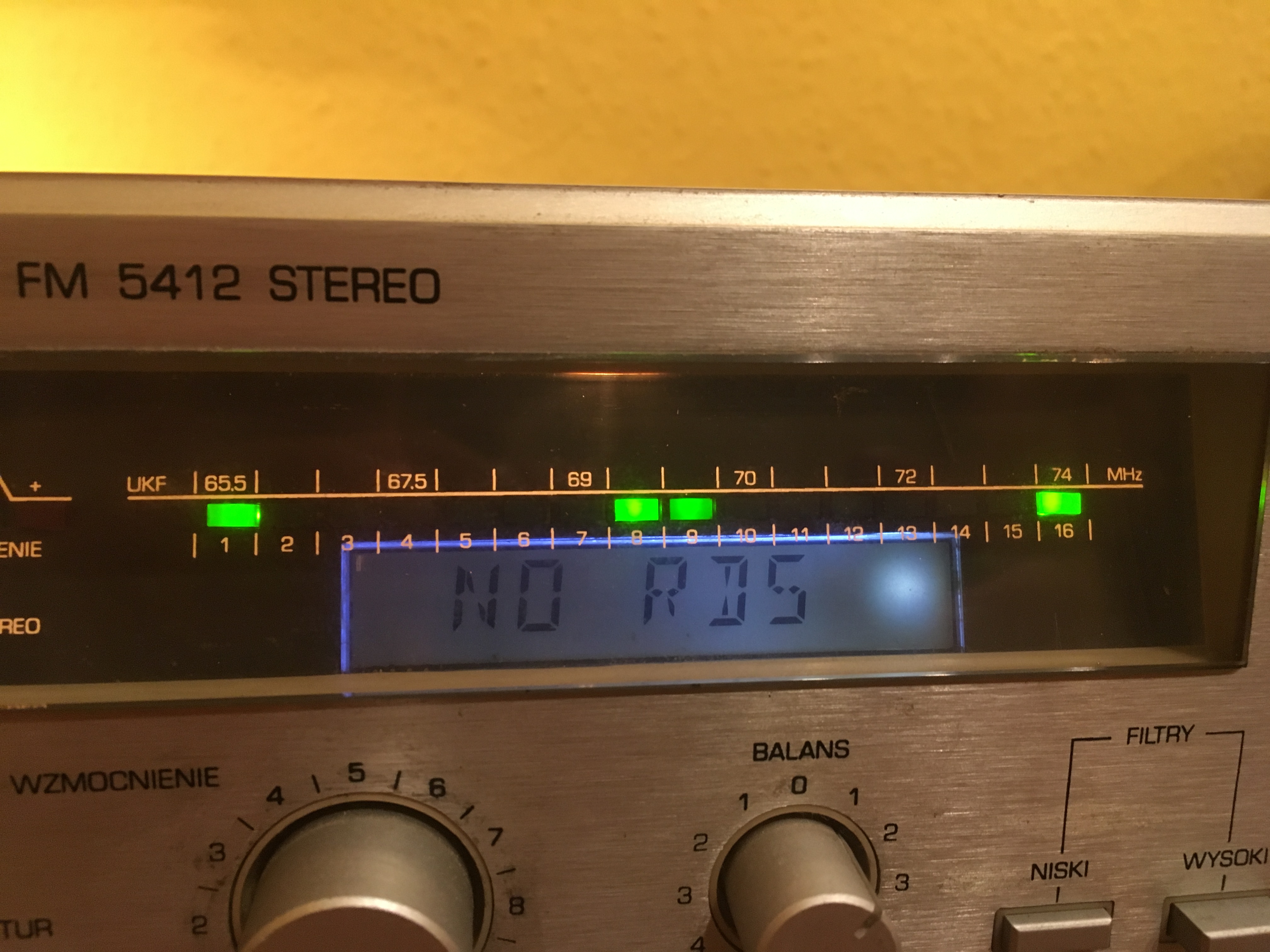 Radmor 5412 - Grają cicho obydwa kanały. Świeci skala UKF.