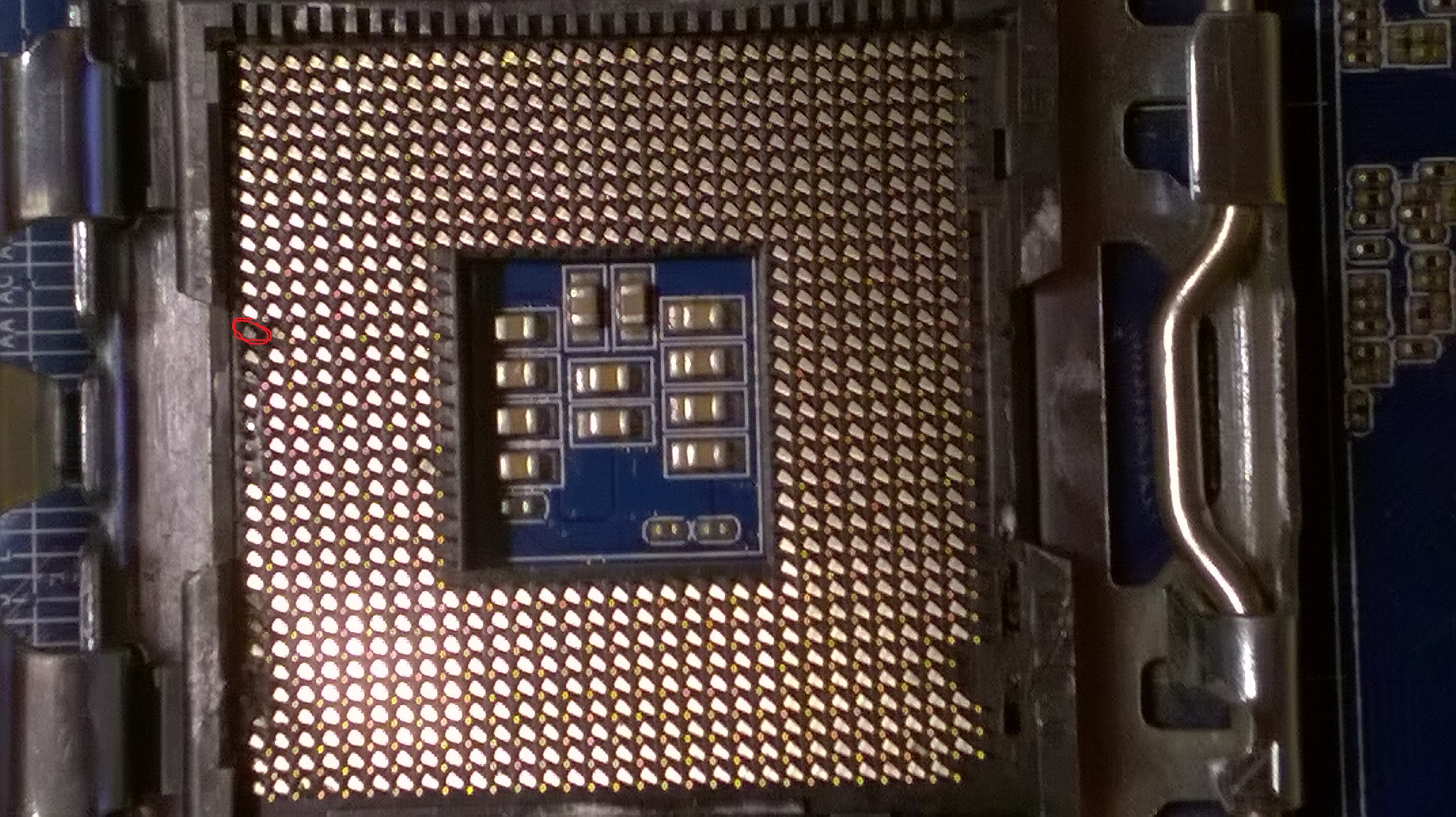 Czy złamany pin w LGA 775 może powodować zawieszanie się Xeon x5450?
