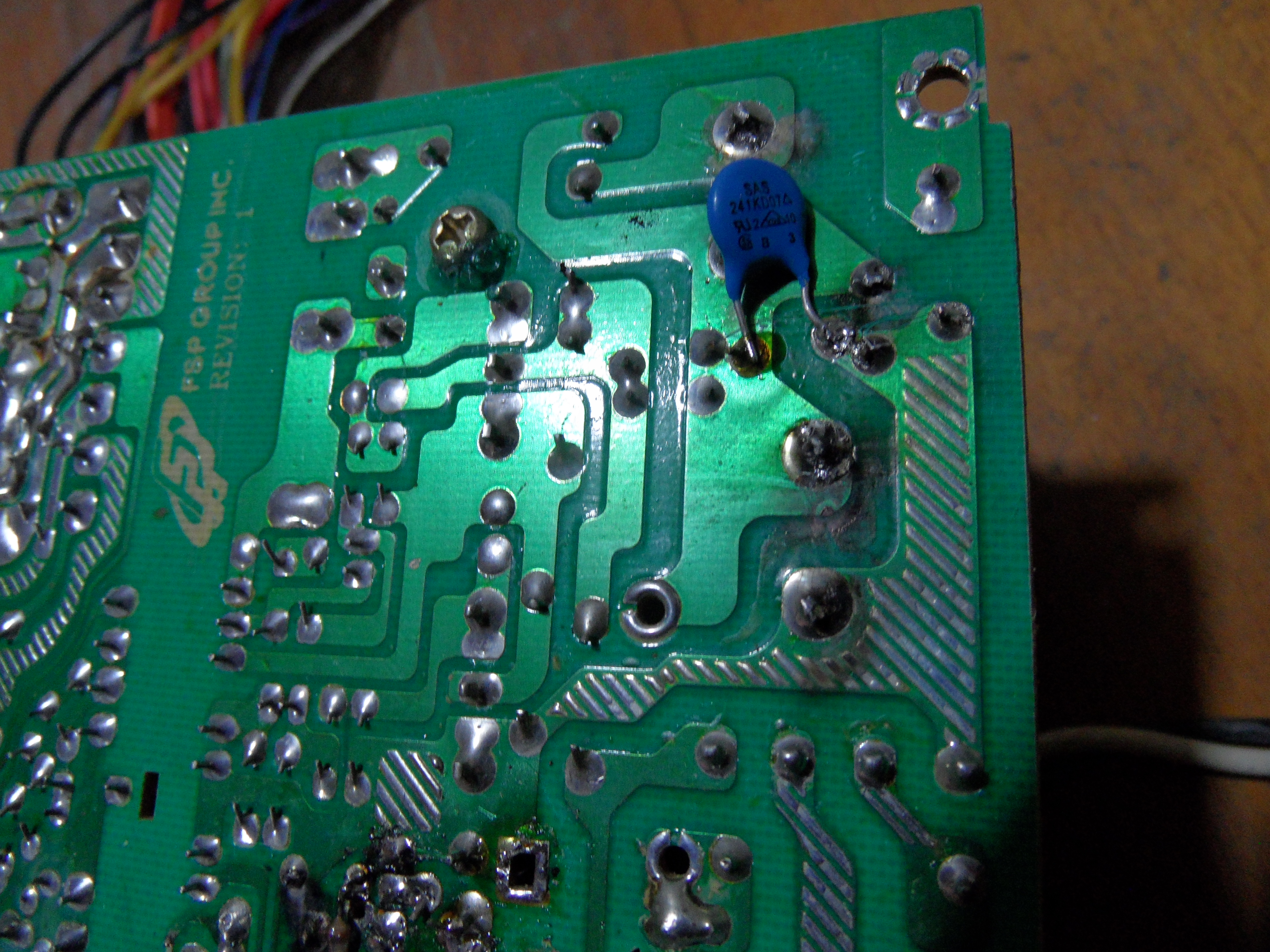 HuntKey model: LW-8250PLUS (V2.0)-Po zwarciu 5VSB spalone 8 rzeczy- i ...