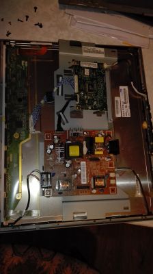 Dlaczego monitor SyncMaster 913V nie wyświetla obrazu?