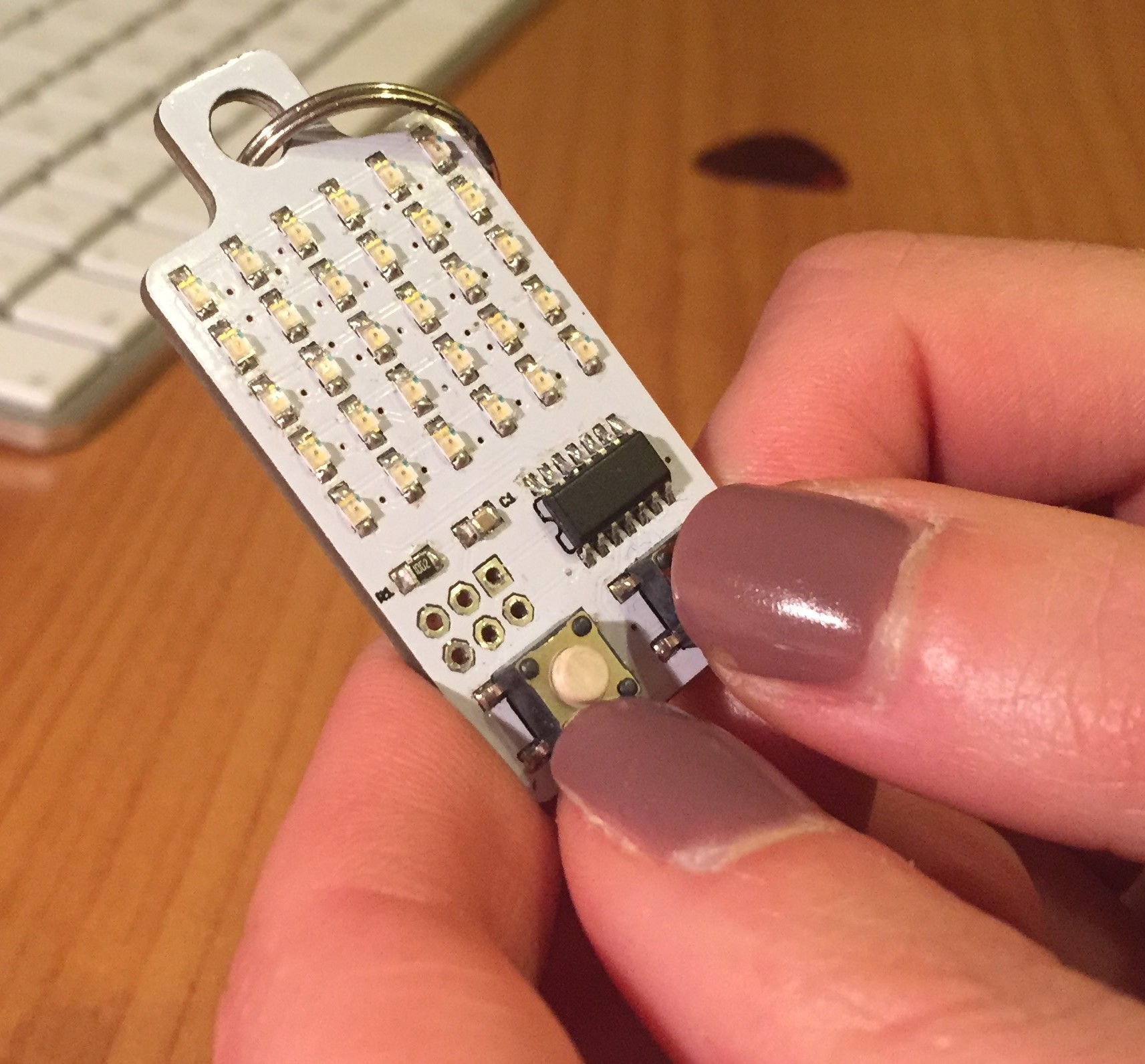 KeyChainino - brelok z Attiny84 i matrycą LED 6x5 wykorzystującą ...