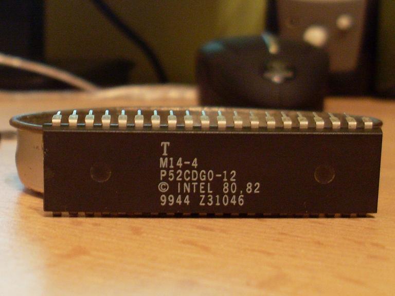 Jak zaprogramować mikrokontroler ze zdjęcia – identyfikacja i metody ...