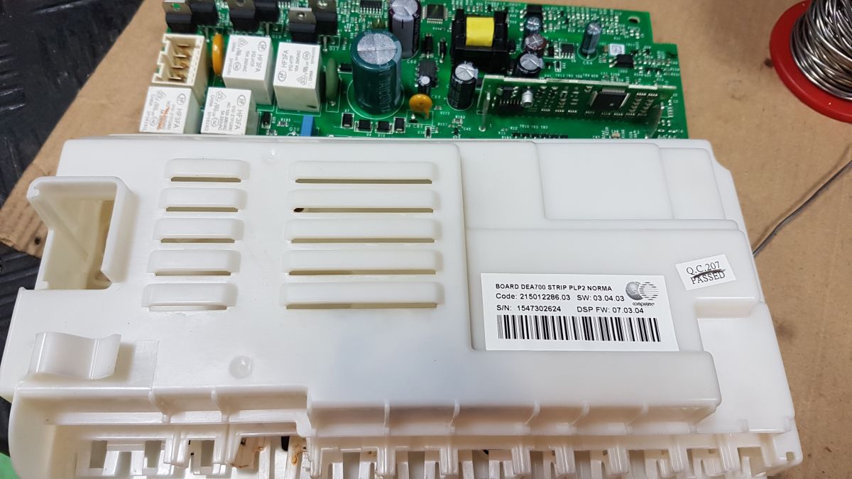 Hotpoint DFP27T94AUK (DEA700 strip plp2) - wypalone elementy