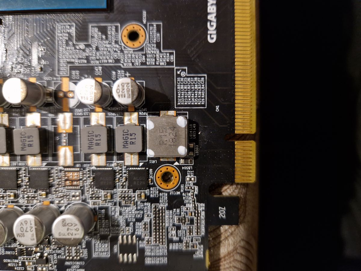 [Rozwiązano] Identyfikacja elementu na PCB karty graficznej GTX 1660 Ti ...