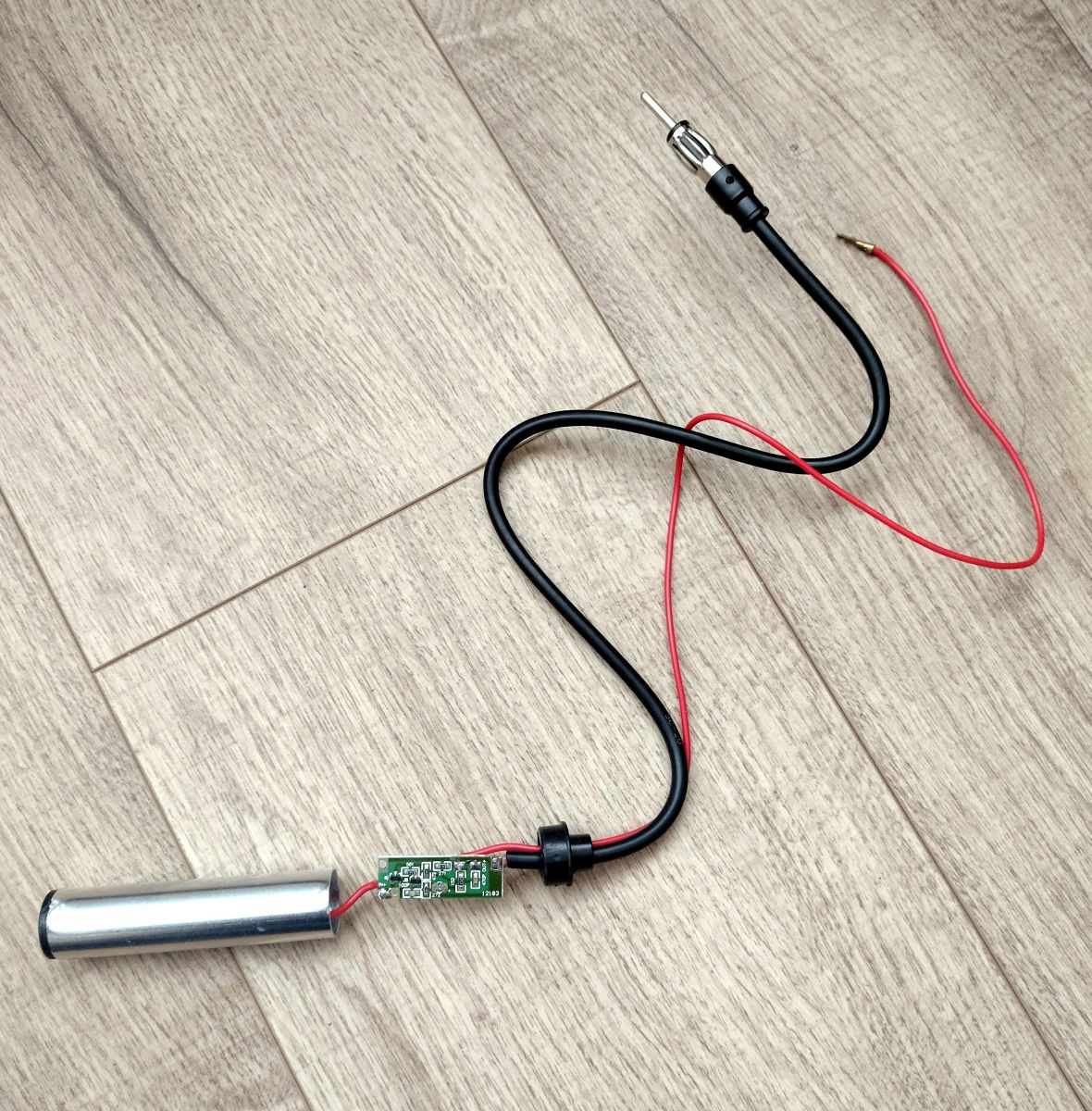 [Rozwiązano] Wzmacniacz FM do auta czy to ma prawo zadziałać i coś poprawić