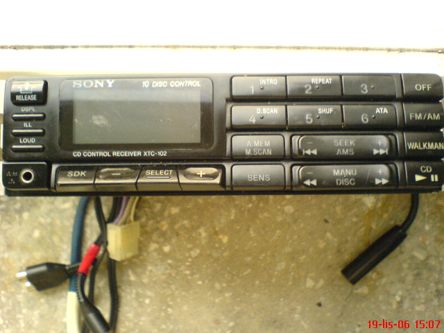 Radio SONY XTC-102 – schemat podłączenia zasilania, głośników i wejść AUX