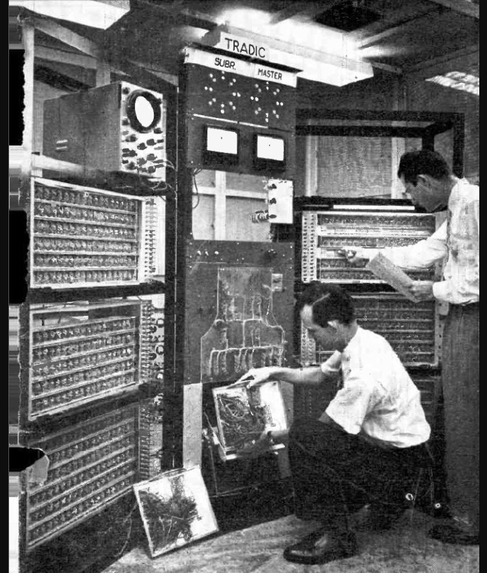 TRADIC 1954 rok - pierwszy tranzystorowy super komputer do zastosowań w lotnictwie