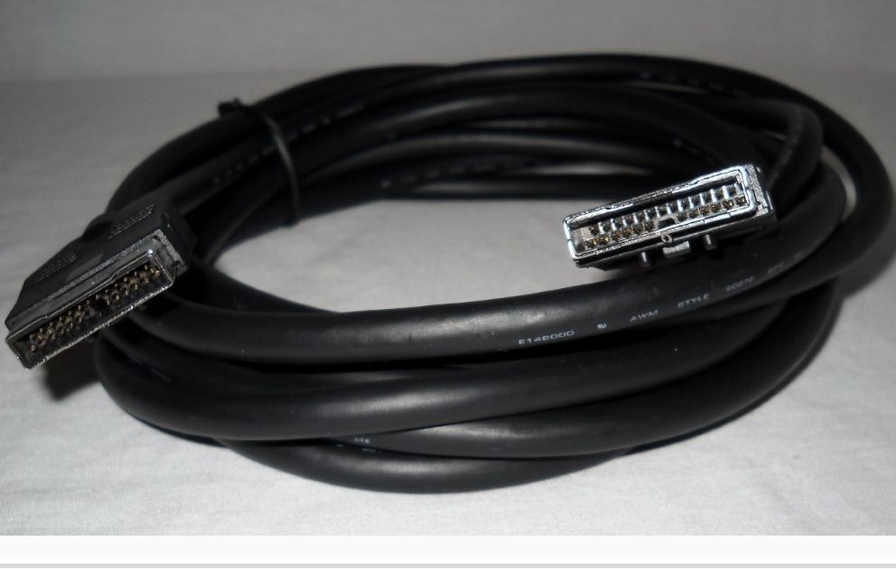 Kabel łączący subuferem ze stacją Panasonic SA-HT870