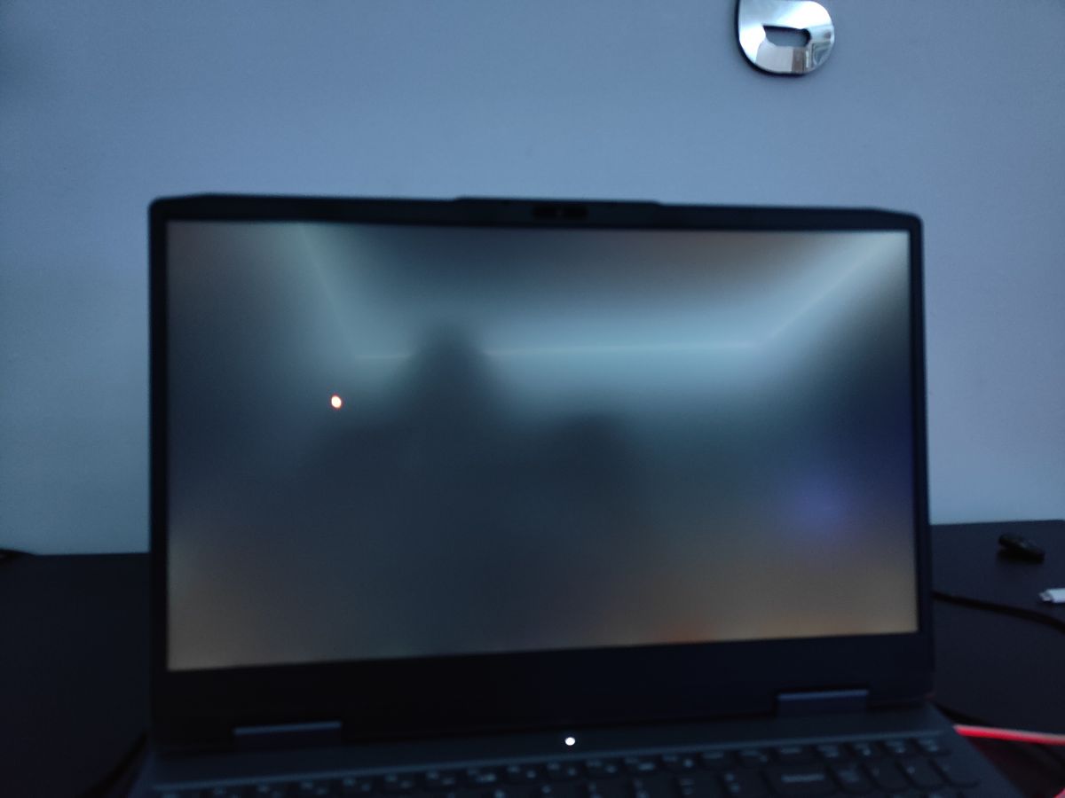 Backlight bleeding w Lenovo Loq 15ARH8 - zwrócić czy zaakceptować rabat ...
