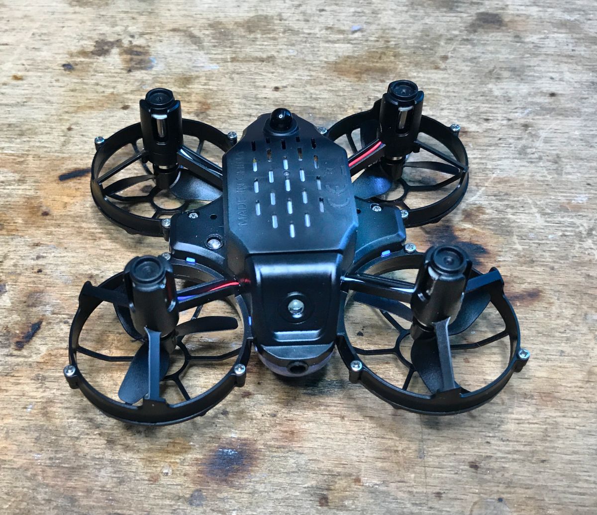 Dron za stówę z Chin? Czy się do czegoś nadaje? Eachine E008 Mini