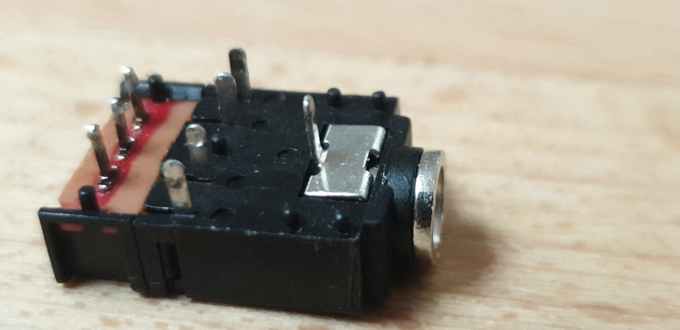 [Rozwiązano] Złącze jack 3.5mm z wyłącznikiem izolowanym