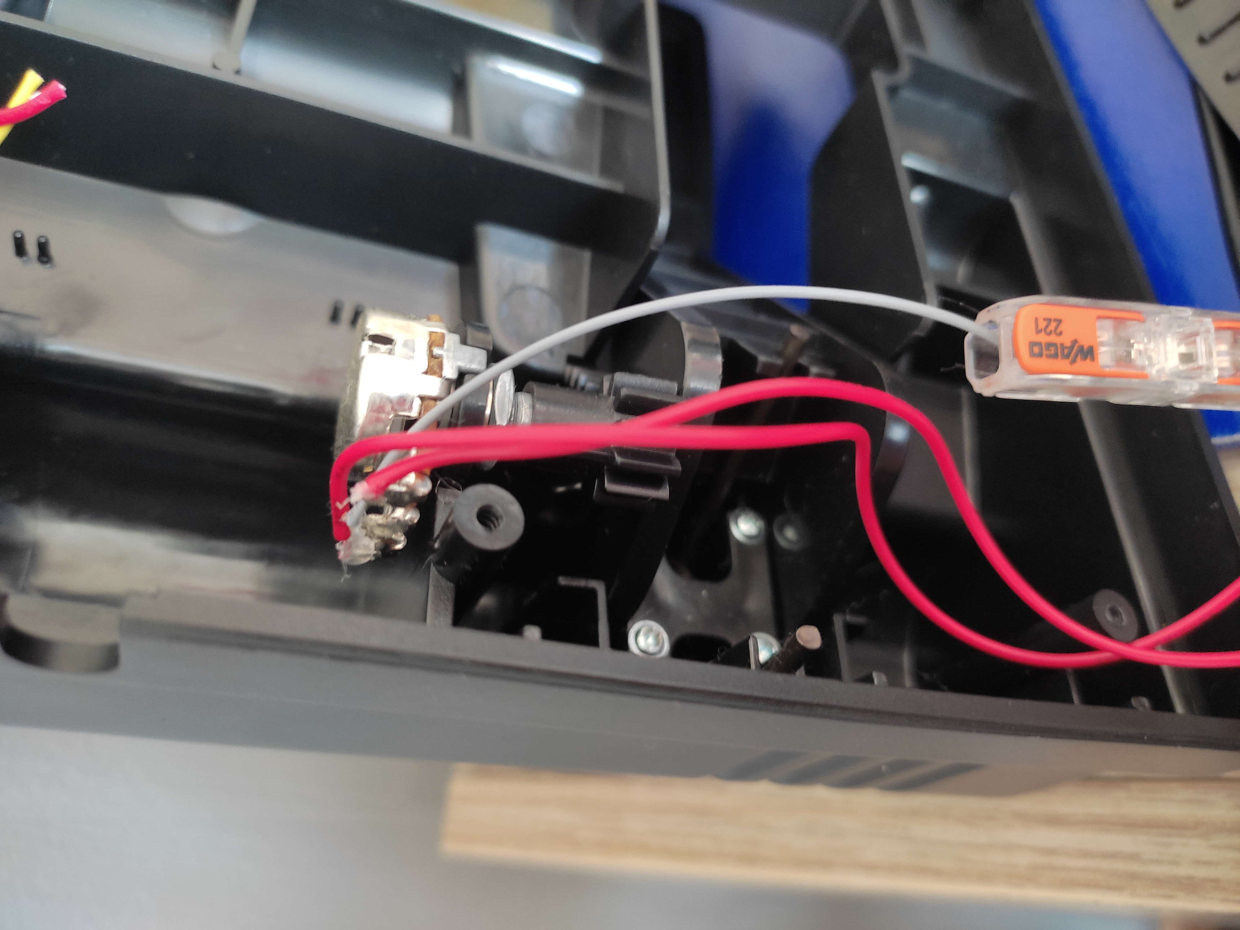 Dorobienie dodatkowego pedału w pedałach T2PA od Thrustmaster T150