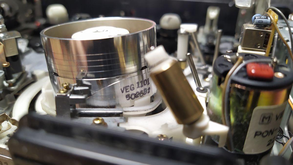 [Rozwiązano] Jak naprawić głowicę VHS w kamerze Panasonic M3000, która ...