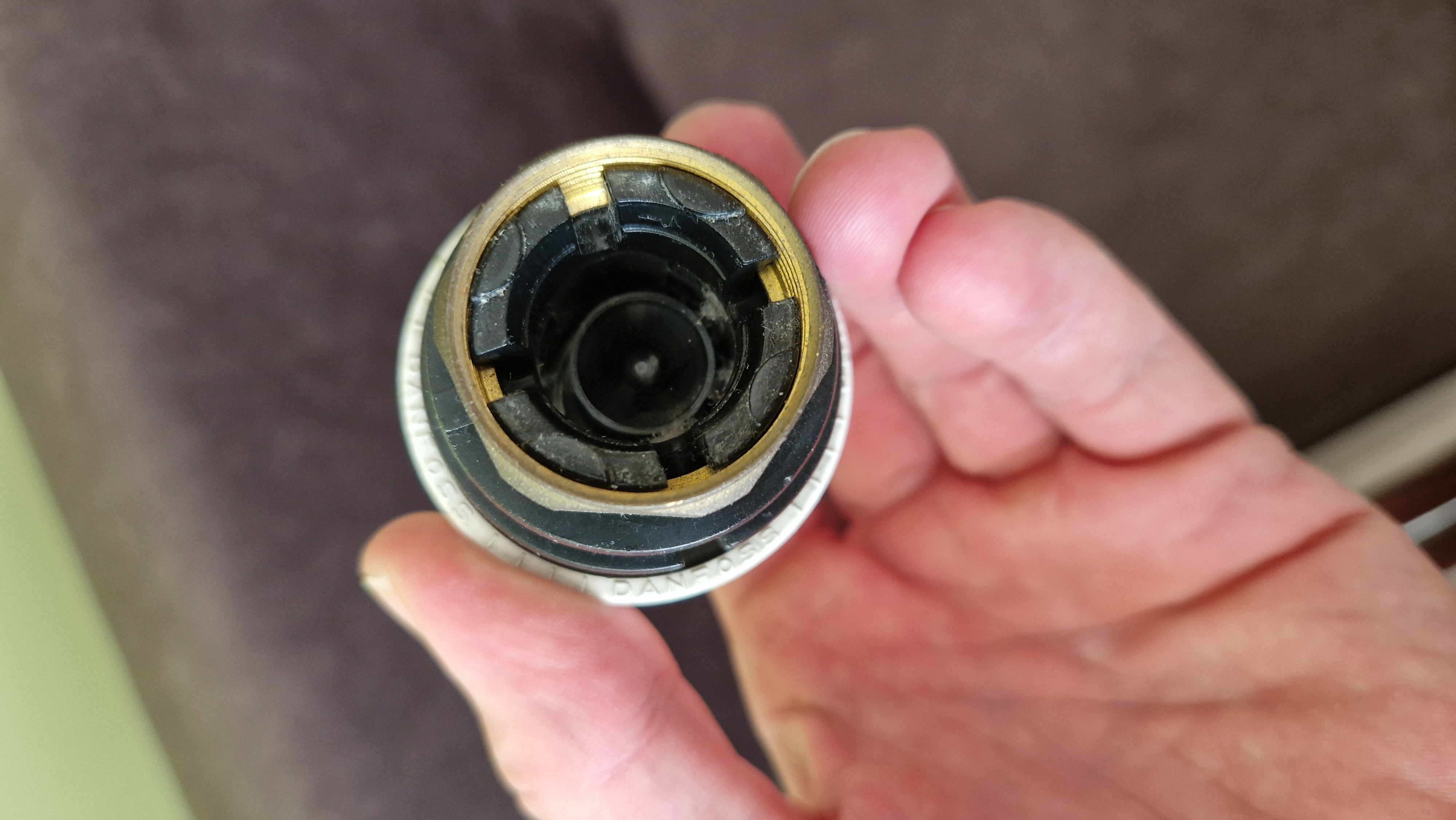 Jaki rodzaj mocowania ma stary termostat Danfoss z lat 90? Wybór nowego ...