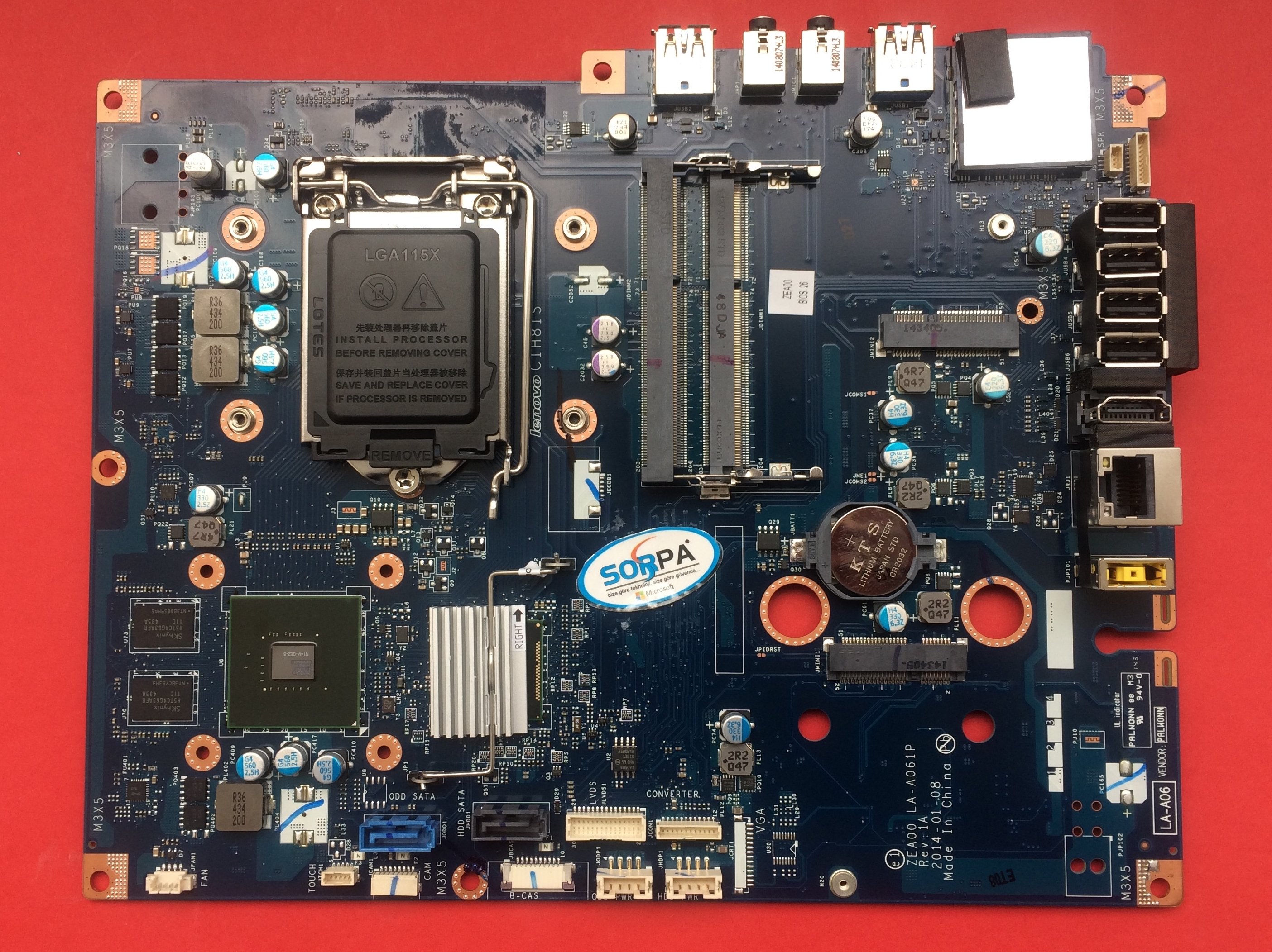 LENOVO AllInOne C560 - Tęcza kolorów na ekranie po włączeniu, co robić?